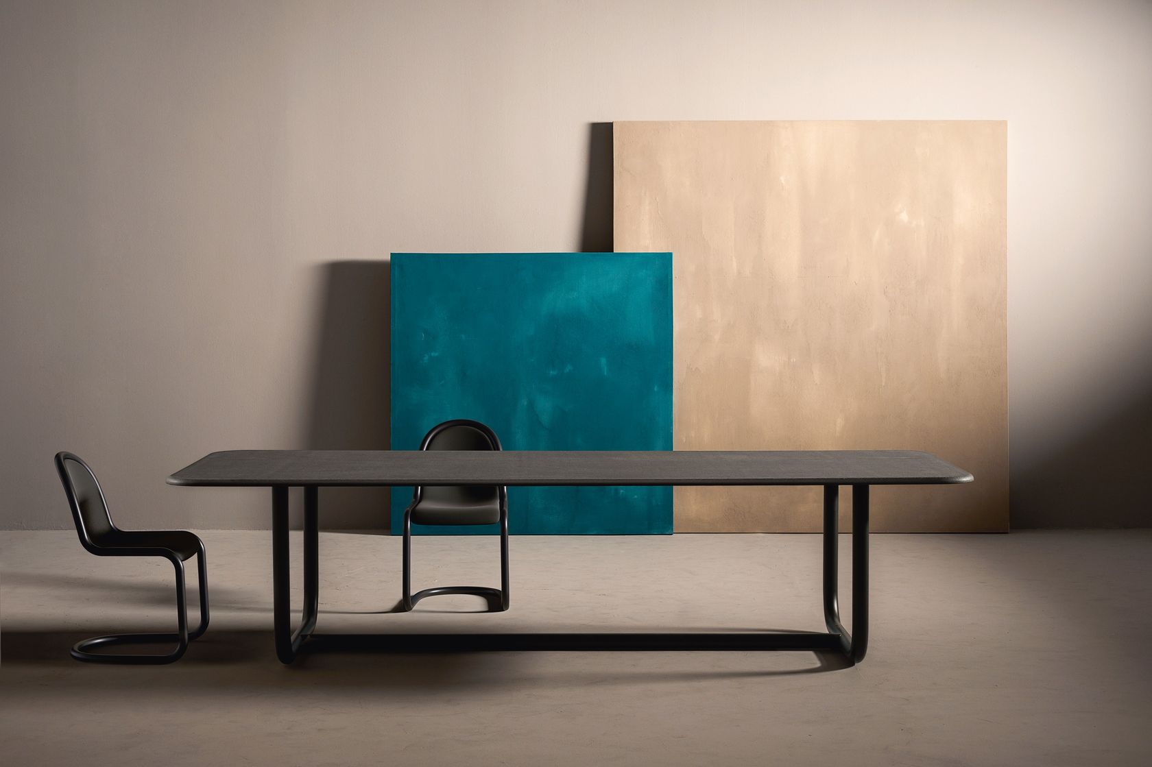 STRONG | Table By Desalto design Eugeni Quitllet
