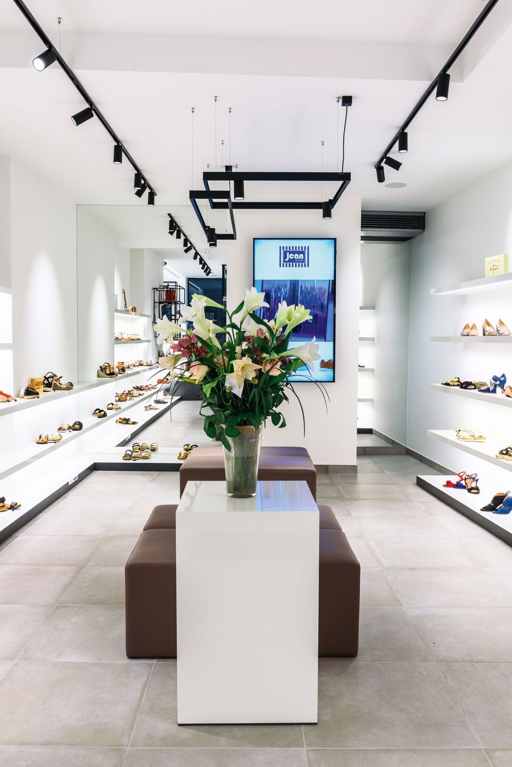 SUPERLOOP MDL LED pendant lamp By Delta Light