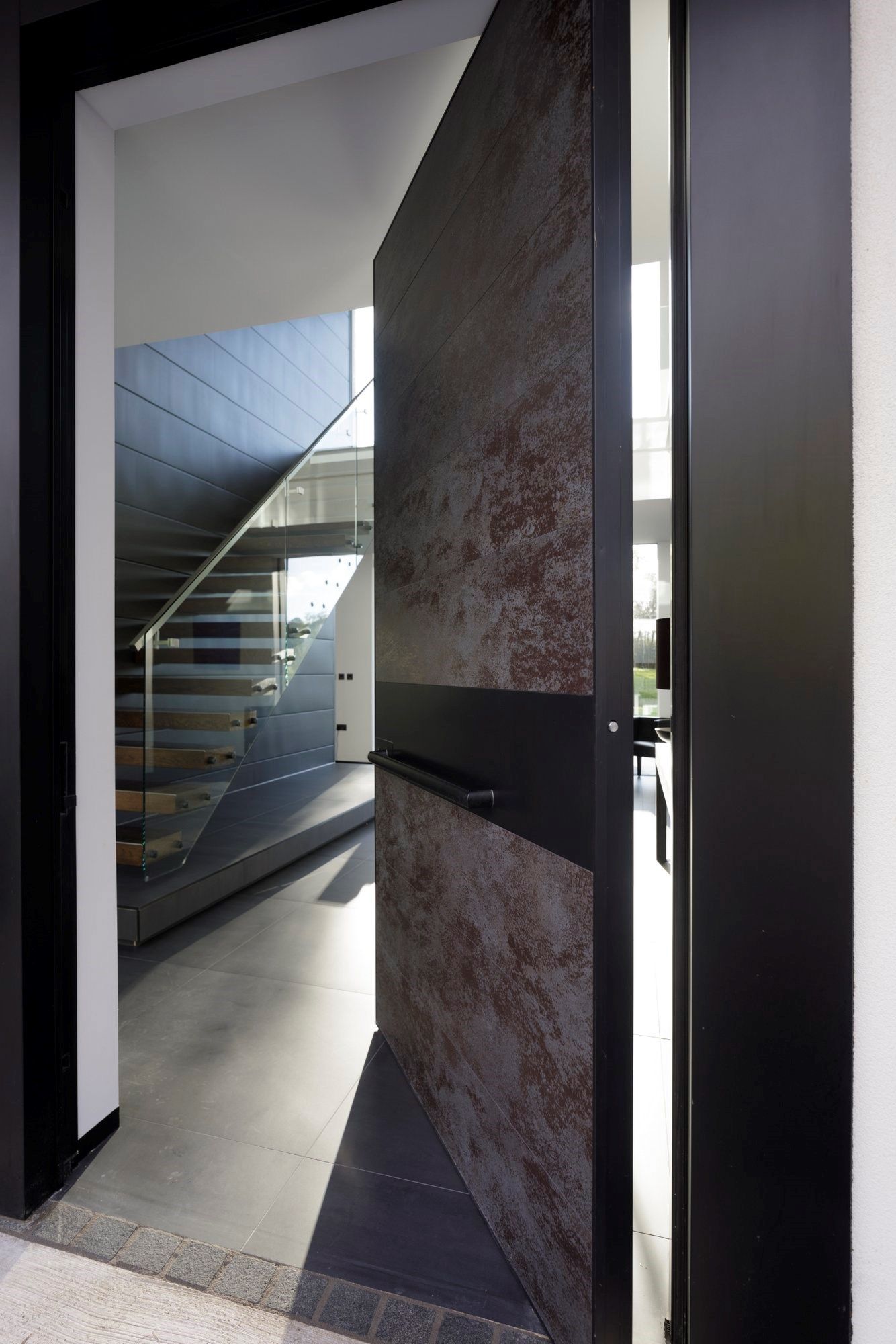 SYNUA | Corten™ entry door By OIKOS VENEZIA
