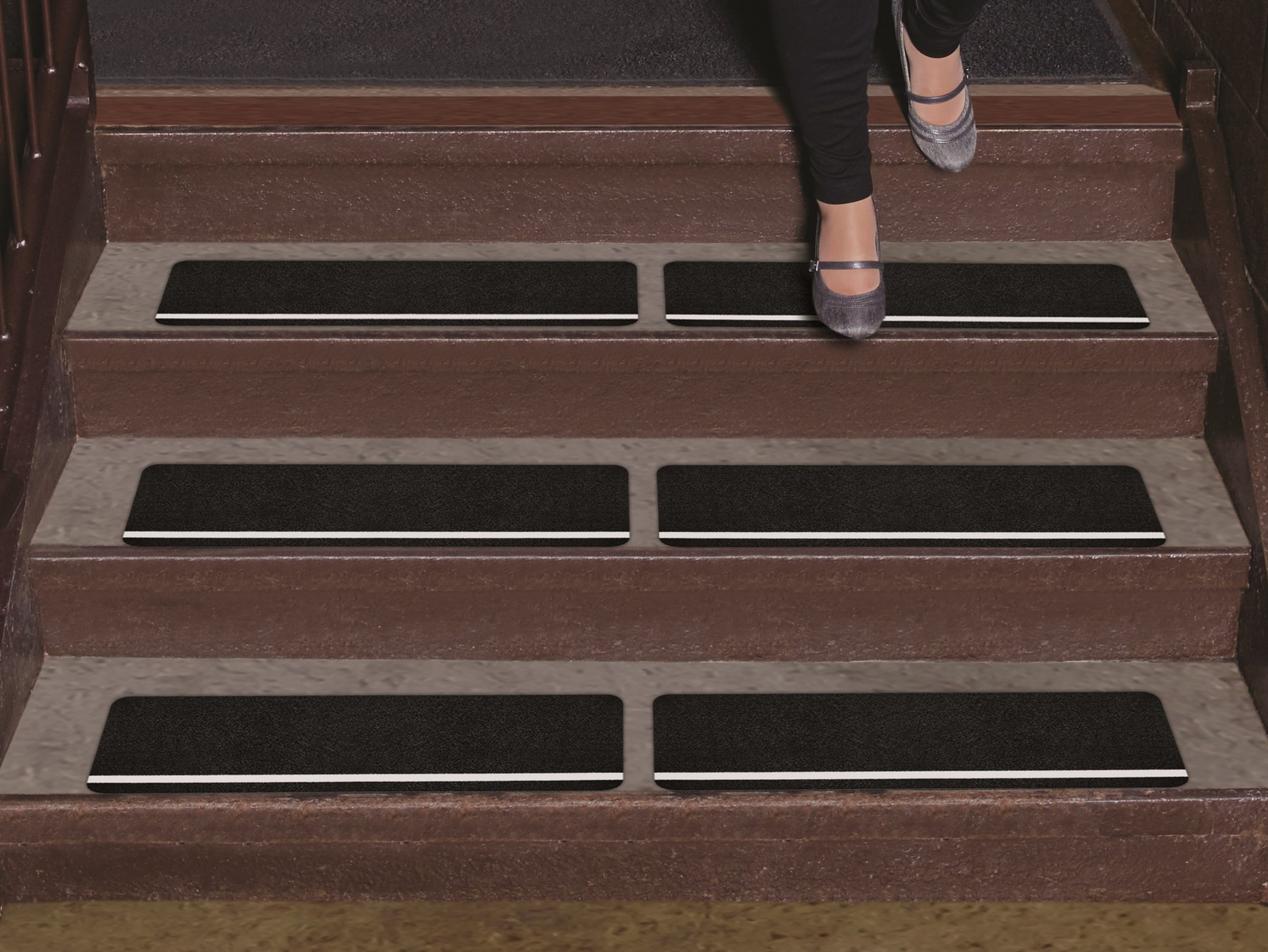 SAFETY-WALK™ CONFORMABLE Non-slip treatment for flooring By 3M Italia