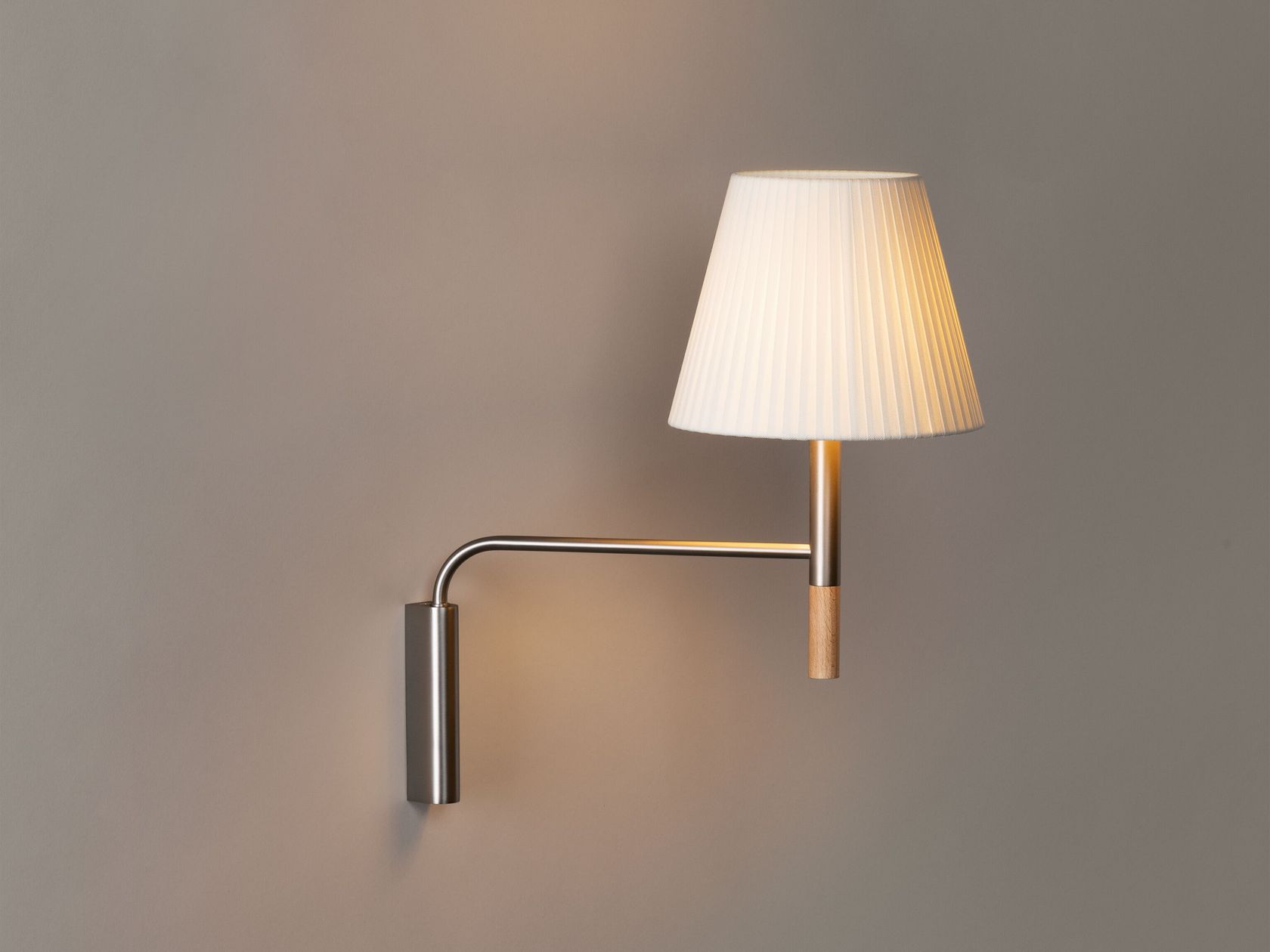 BC3 LED adjustable wall lamp By Santa & Cole