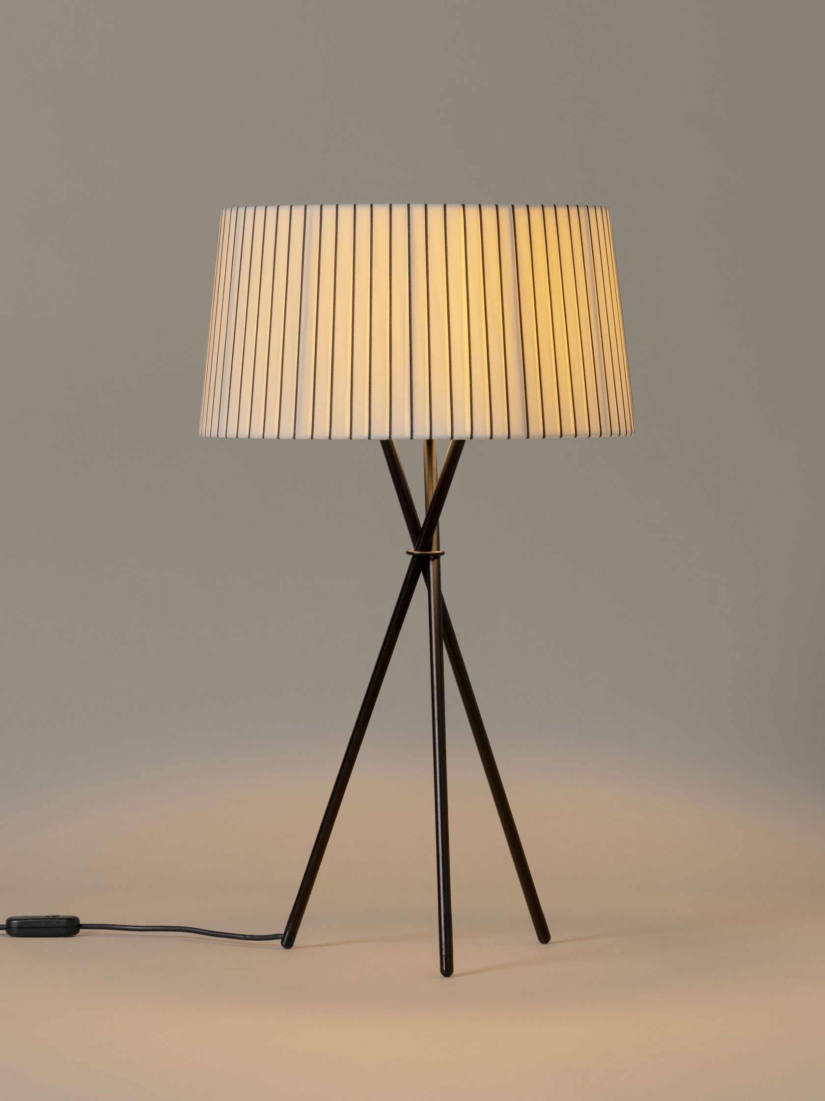 TRÍPODE G6/TRÍPODE M3 Table lamp By Santa & Cole