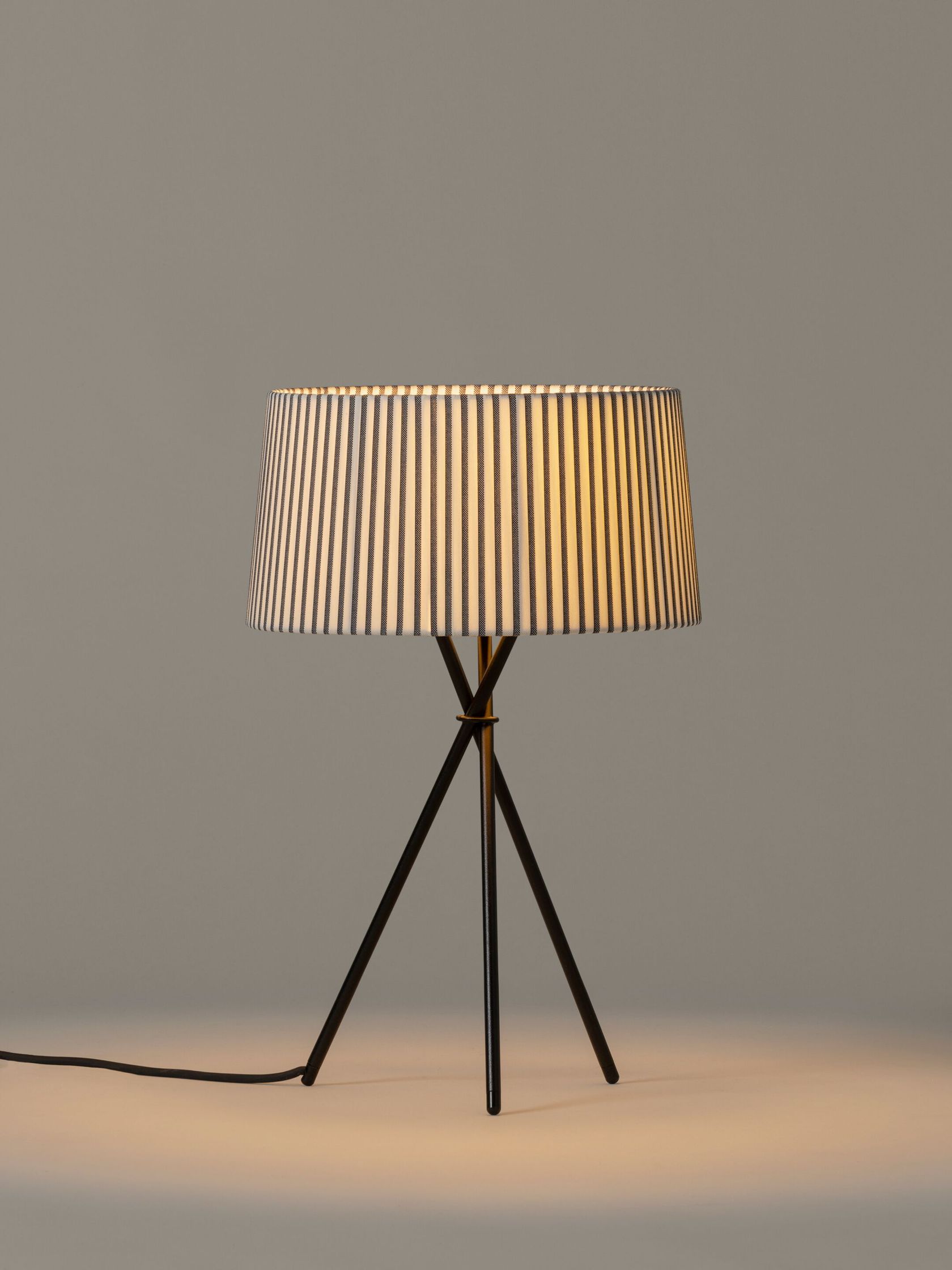 TRÍPODE G6/TRÍPODE M3 Table lamp By Santa & Cole