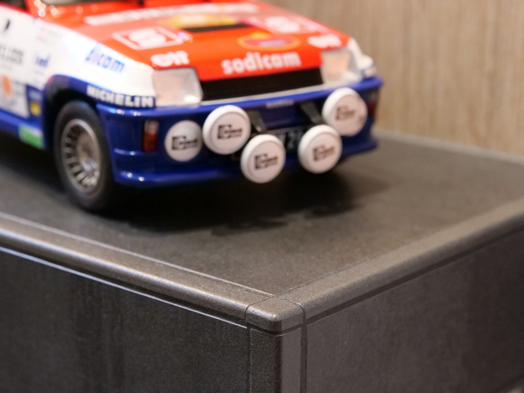 Schlüter®-JOLLY Edge profile By Schlüter-Systems