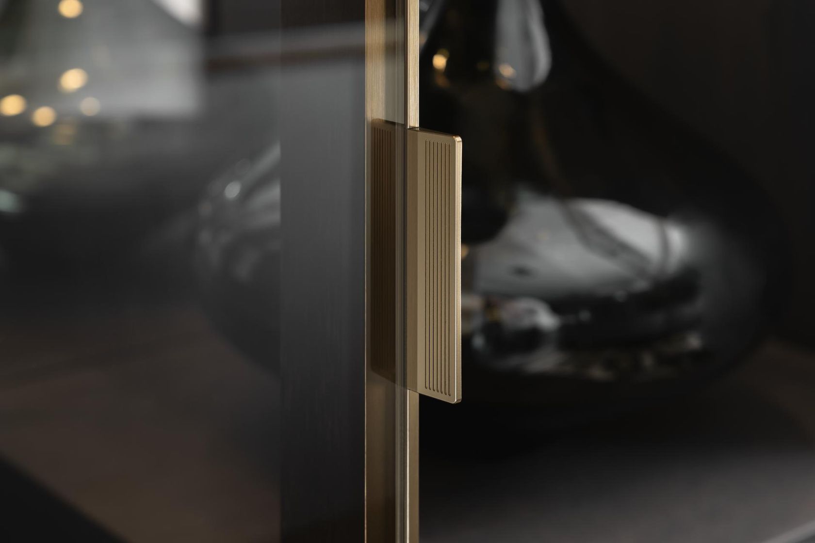 SieMatic SLX Kitchen with island without handles By SieMatic