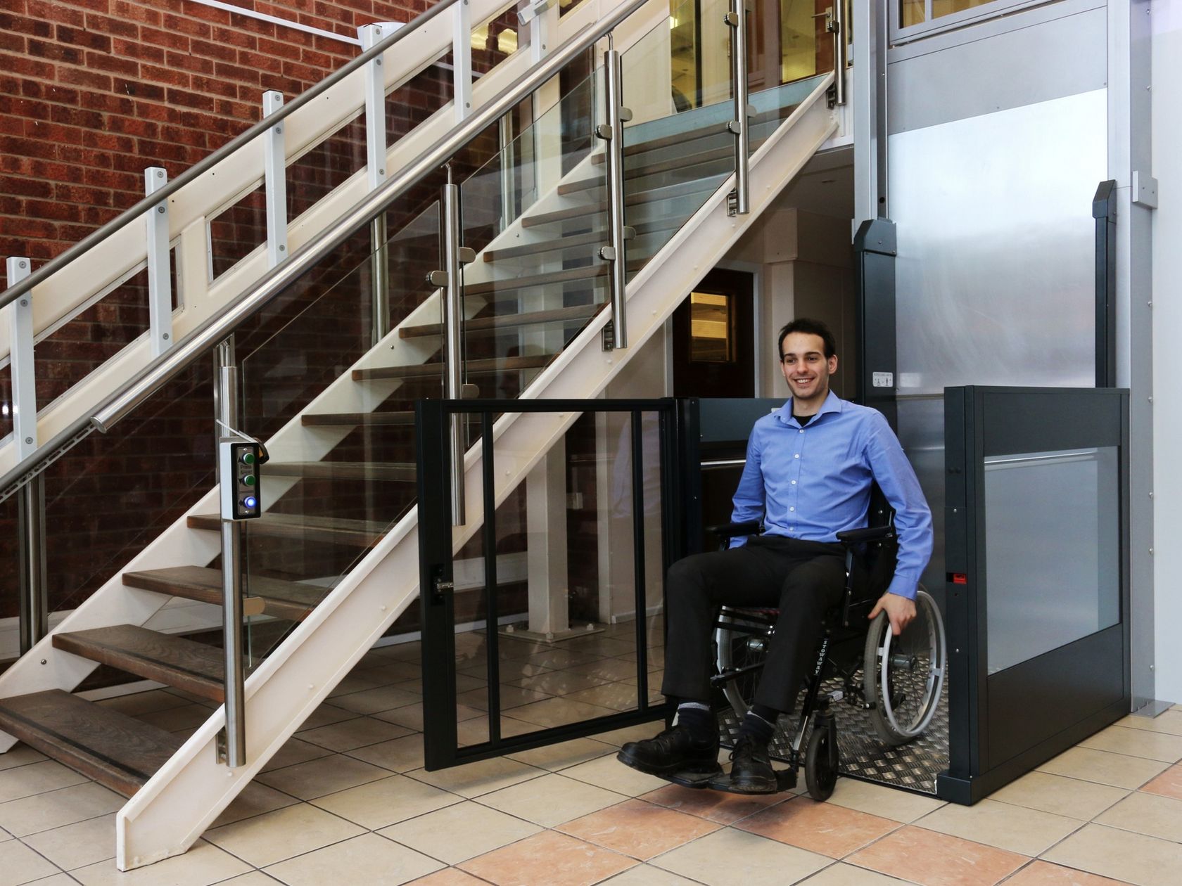 Platform lift SMART 2000 - 3000 By STANNAH