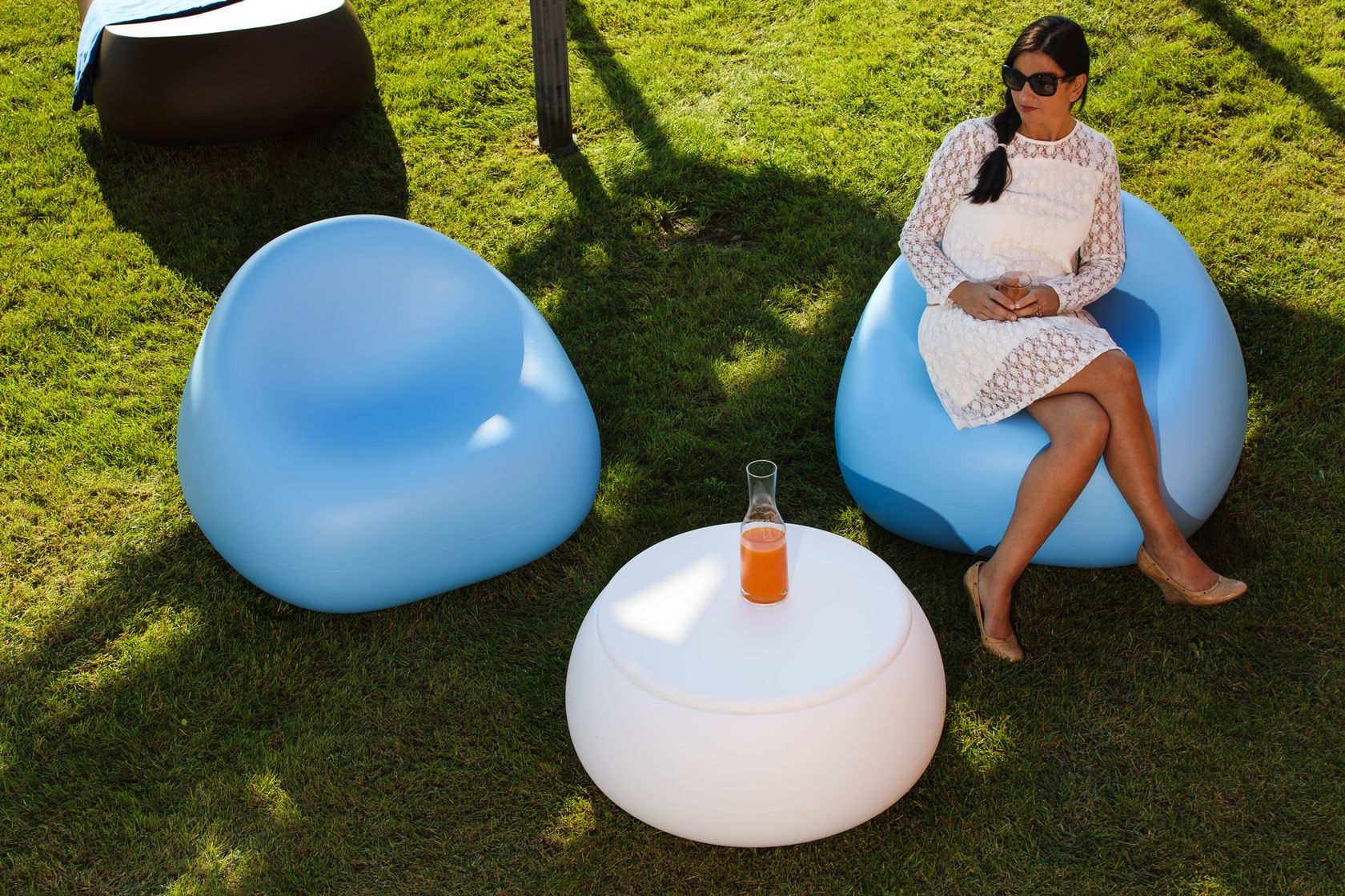 T BALL Small garden table low round Polyethylene By Plust