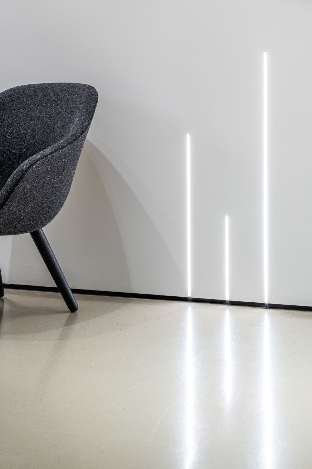 TAGLINE TRIMLESS track-Light By Delta Light