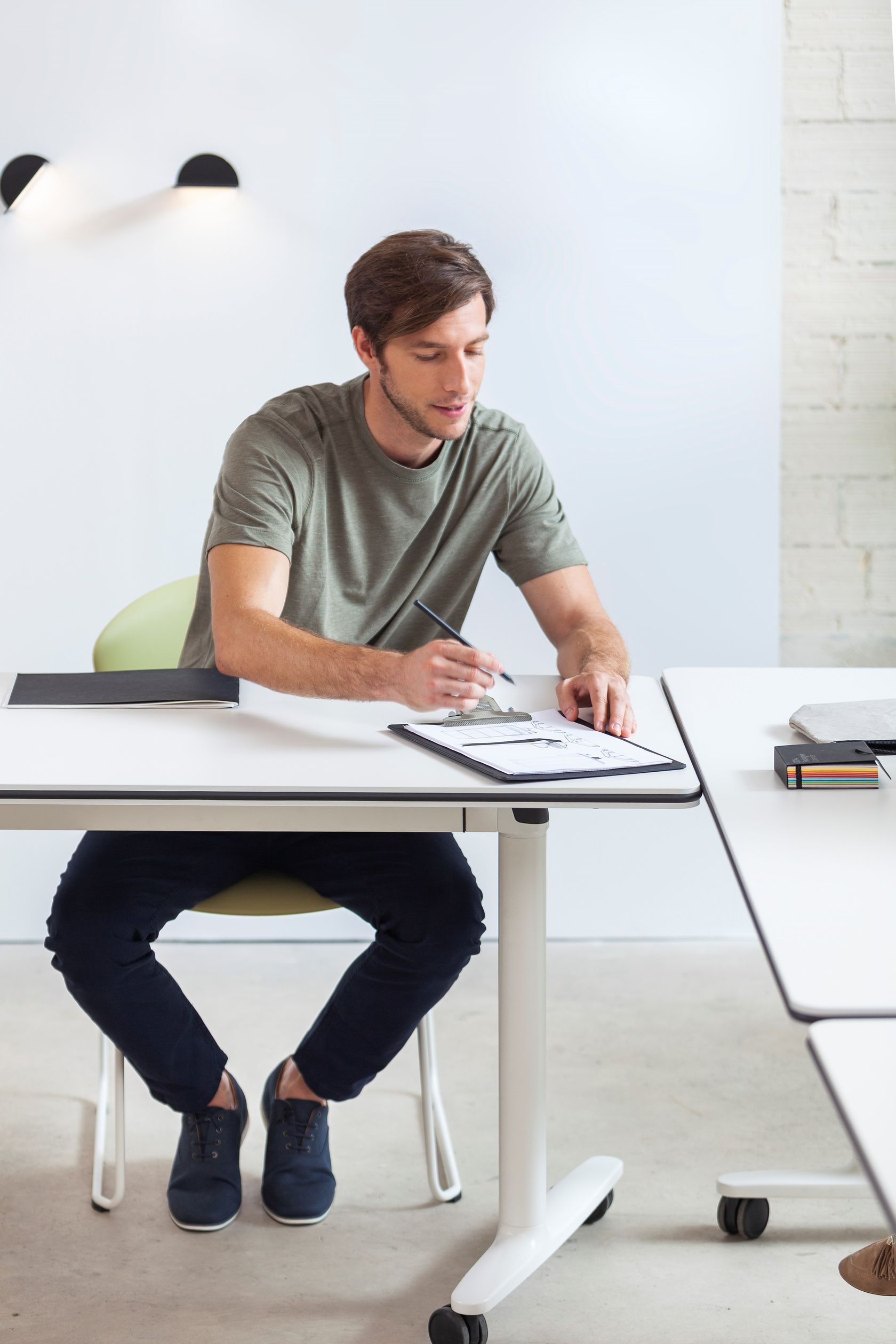 TALENT | Meeting table with castors Talent Collection By ACTIU design ...