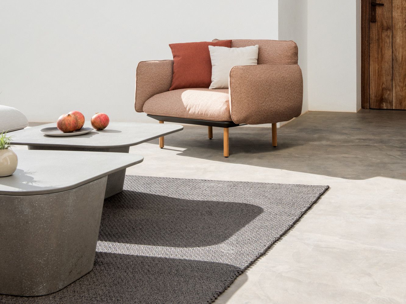 TAO Square lightened concrete coffee table By TRIBÙ