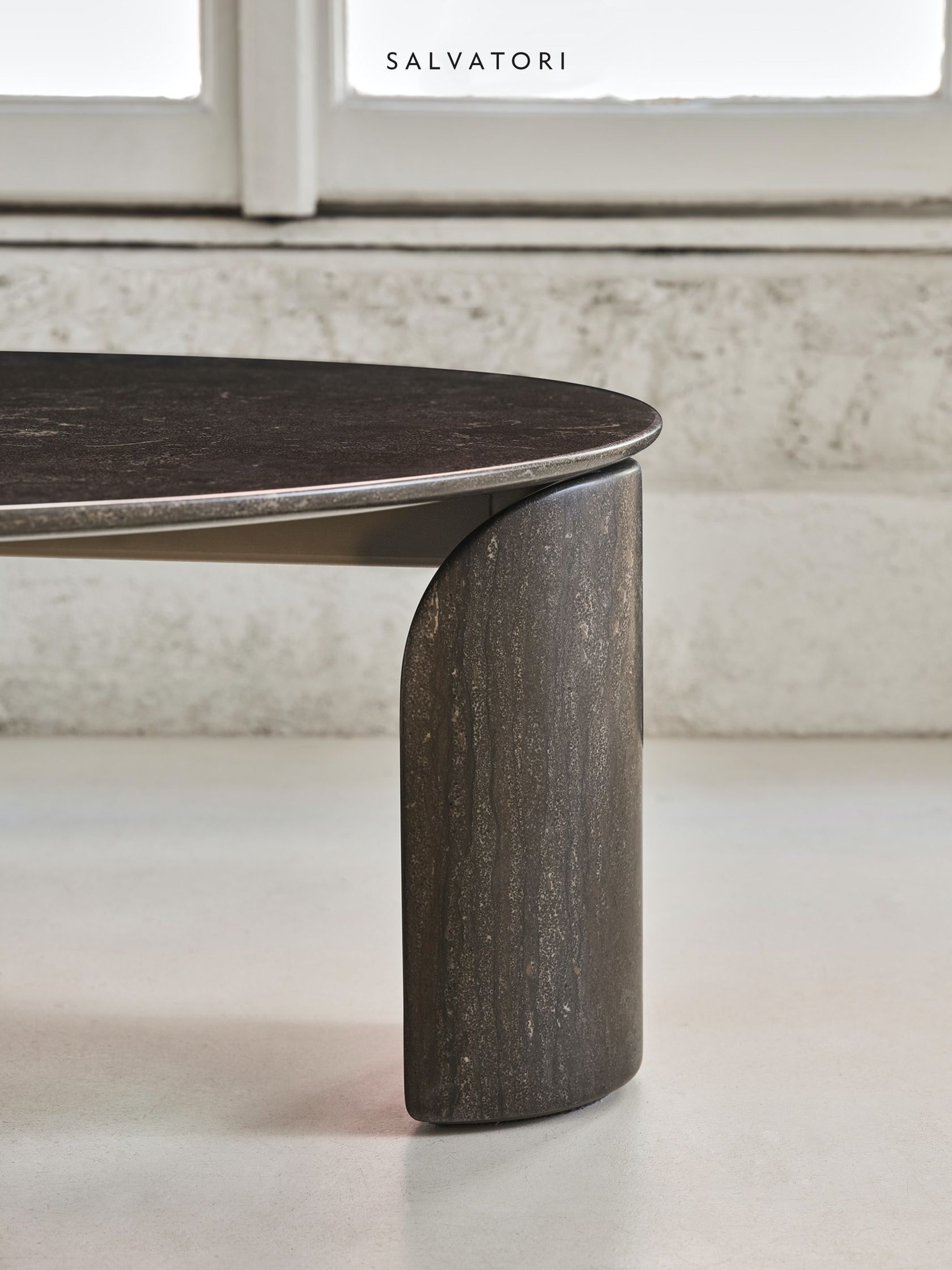 TAULA Round marble coffee table By Salvatori | design Patricia Urquiola