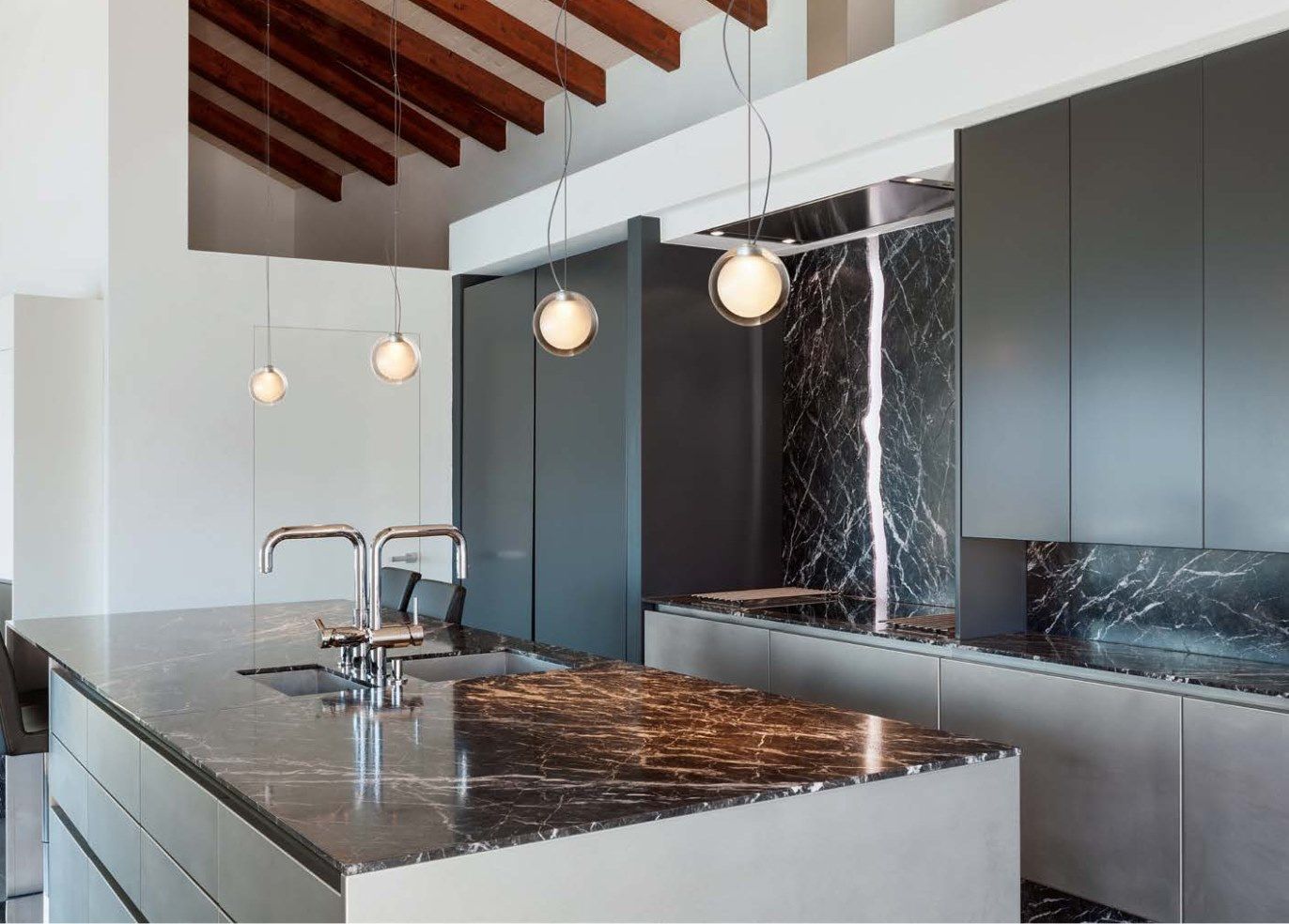 TEAR DROP MINI By YAMAGIWA design Tokujin Yoshioka