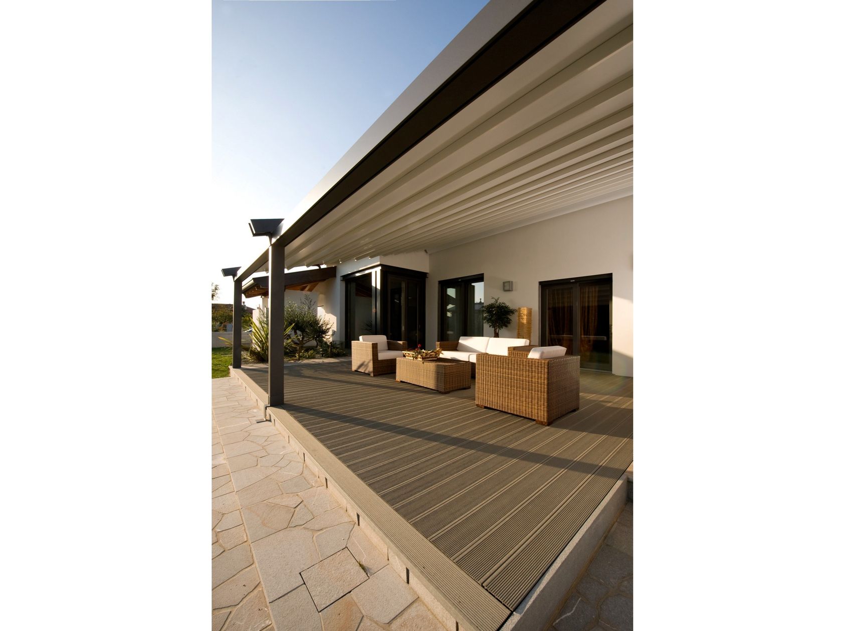 TECNIC INFINITY Pérgola de aluminio con toldo corredero By PRATIC F.lli ...