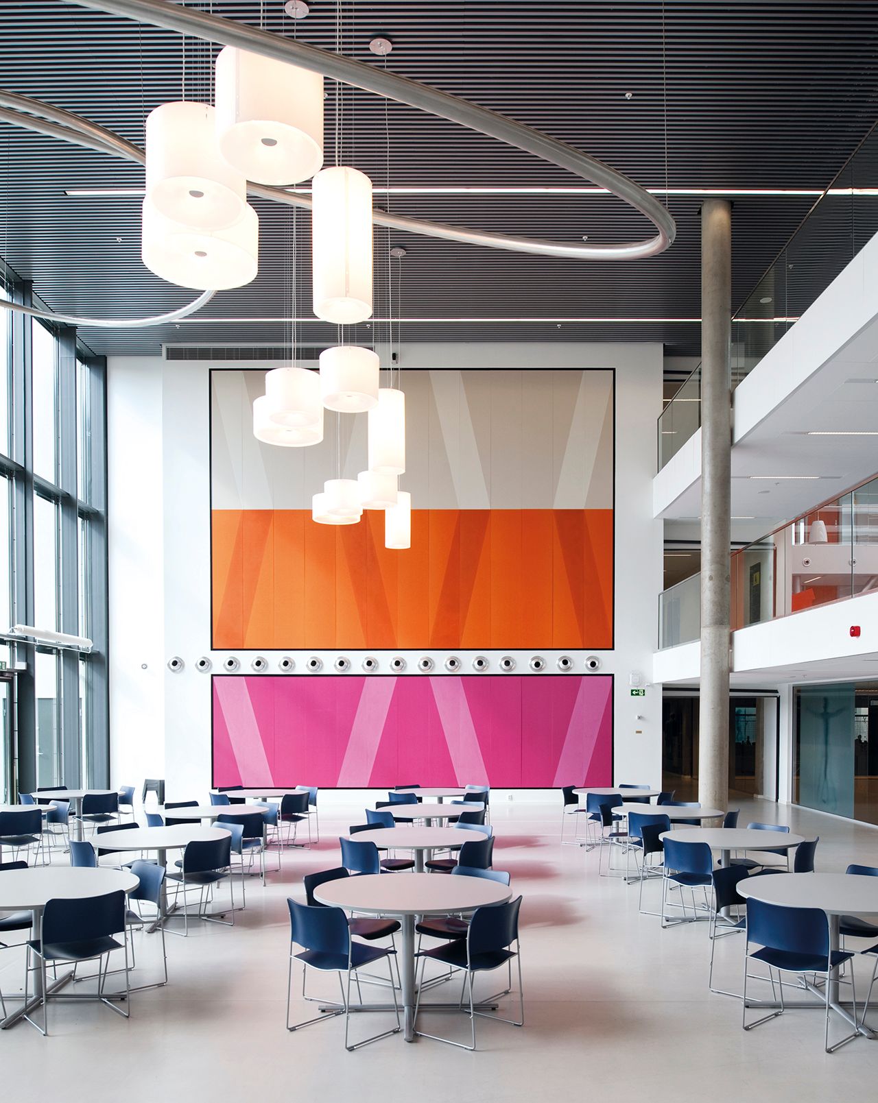 TEMPEST | Round café table By Howe design Komplot Design