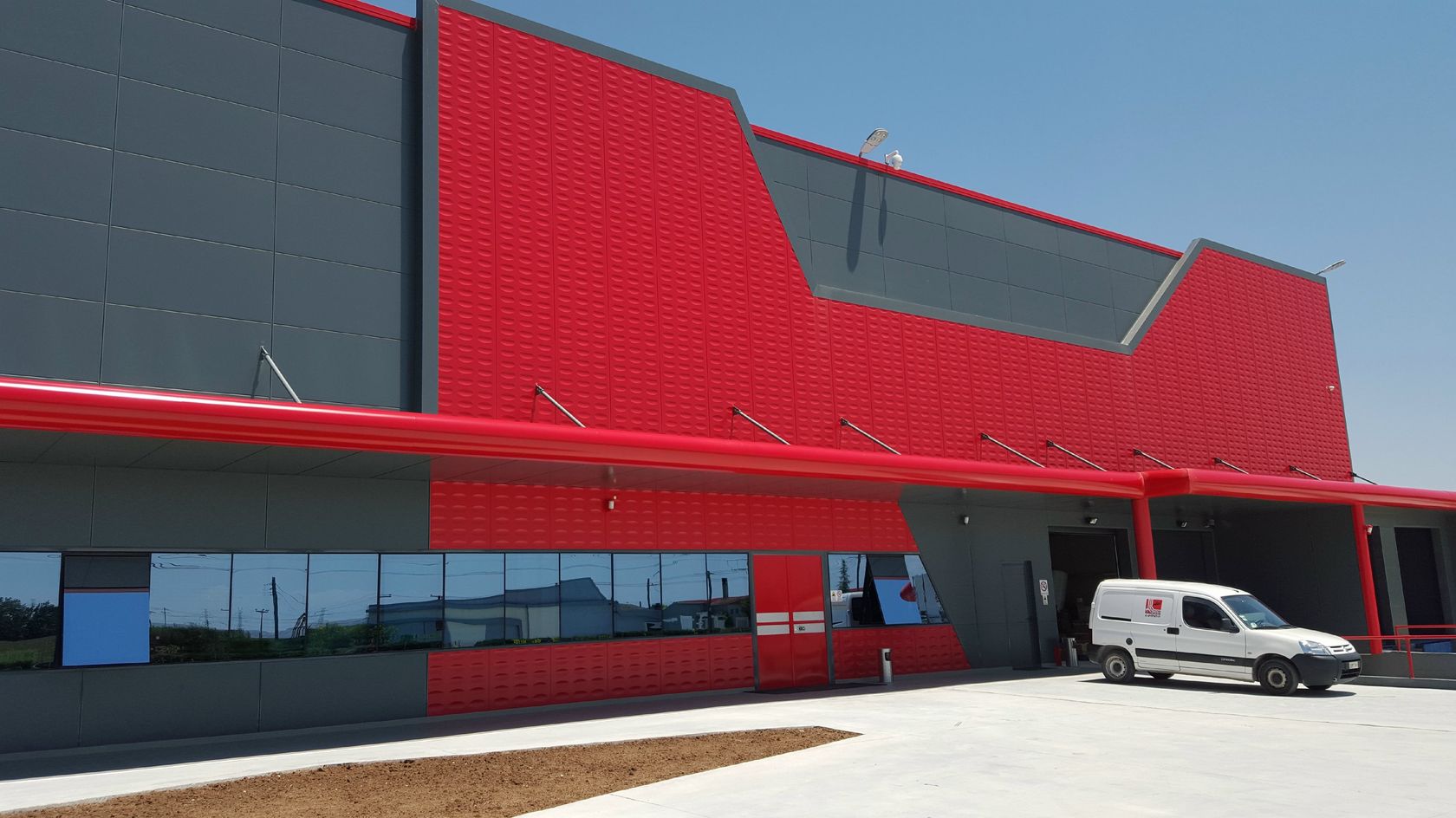 Insulated metal panel for facade TERMOPARETI® RUGBY By ELCOM SYSTEM