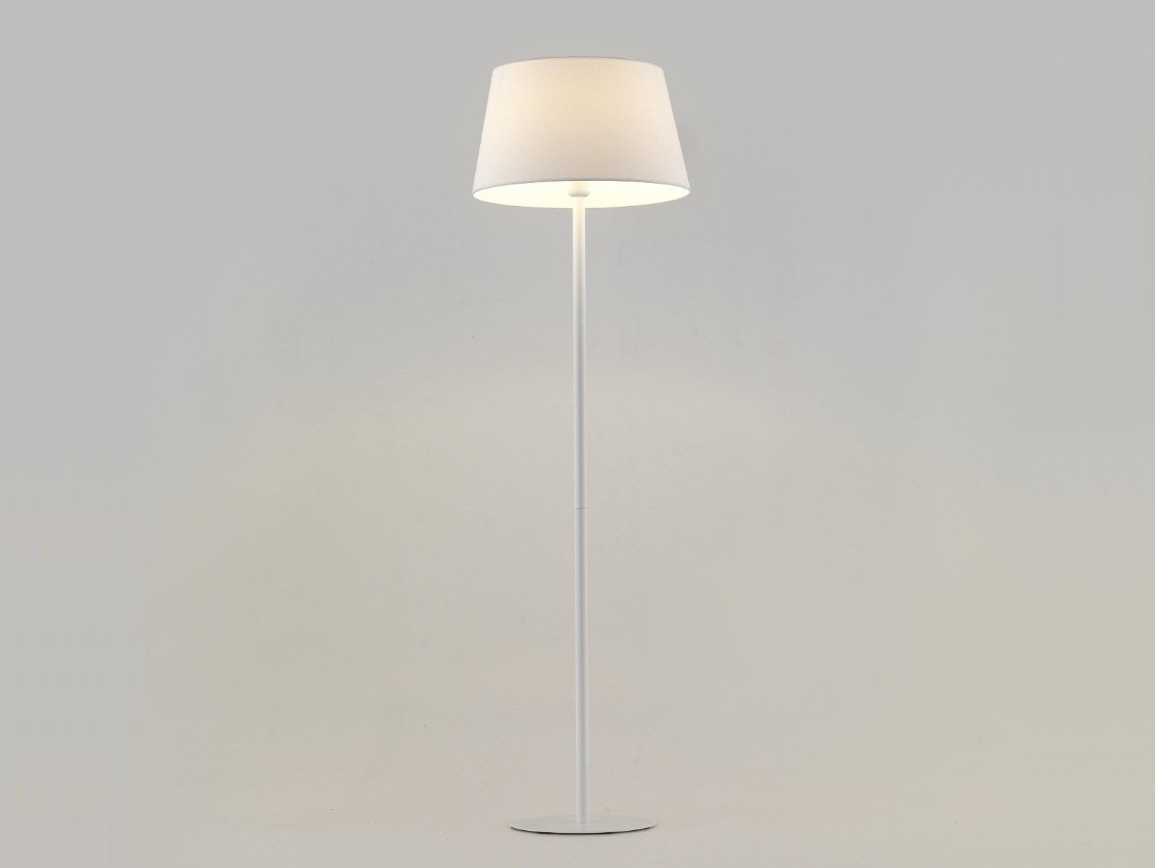 TEX Metal floor lamp By Aromas del Campo | design AC Studio
