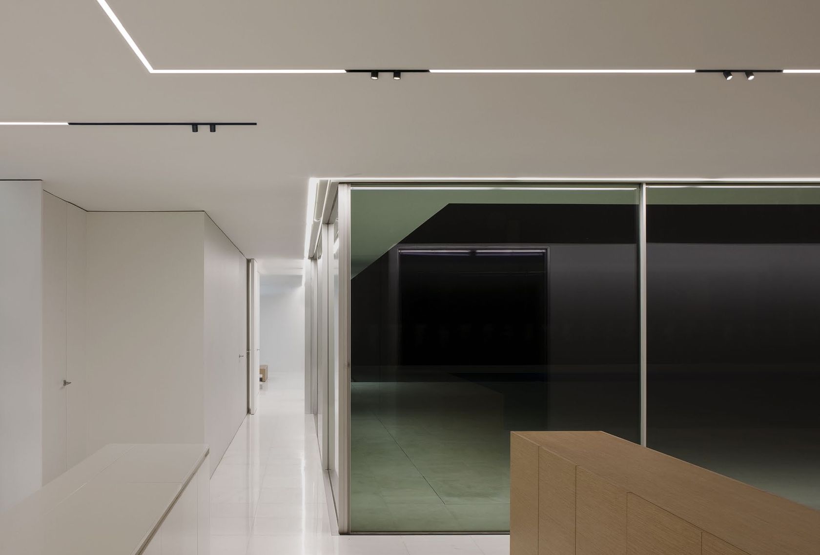 THE RUNNING MAGNET Recessed aluminium track-Light By Flos