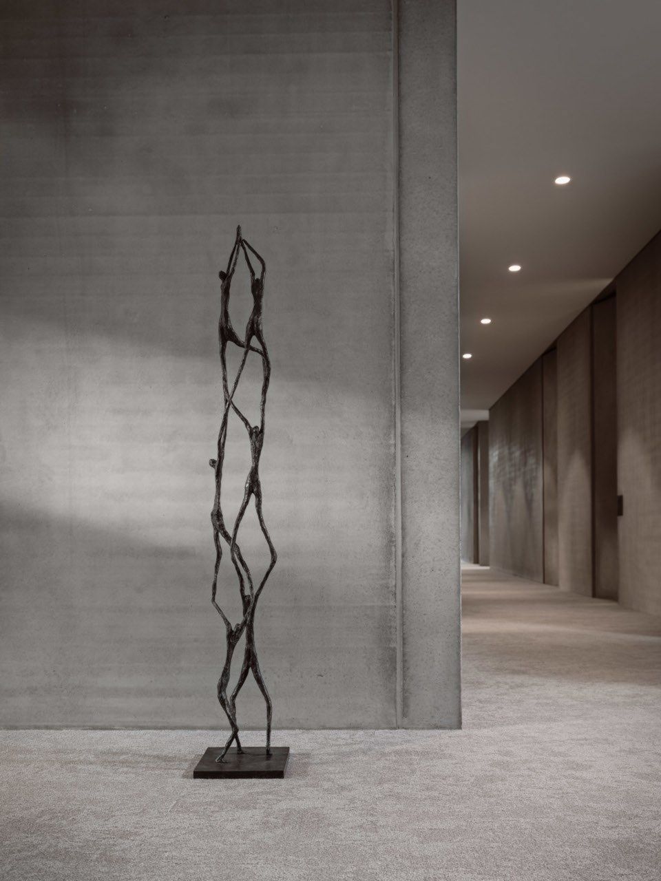 Bronze sculpture TO HANG OUT By Gardeco design Ann Vrielinck