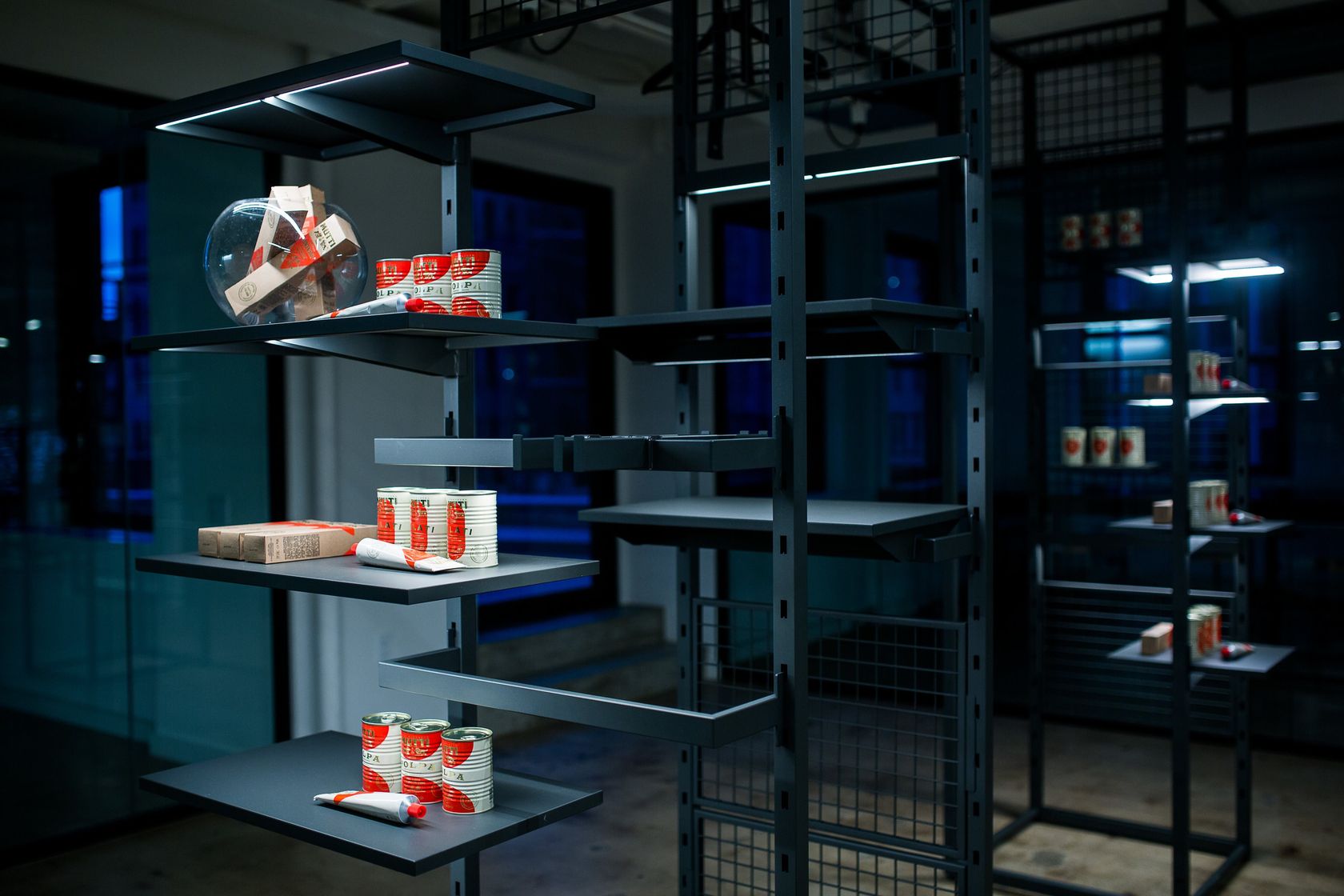 Modular retail display unit TONDOQUADRO By ALU