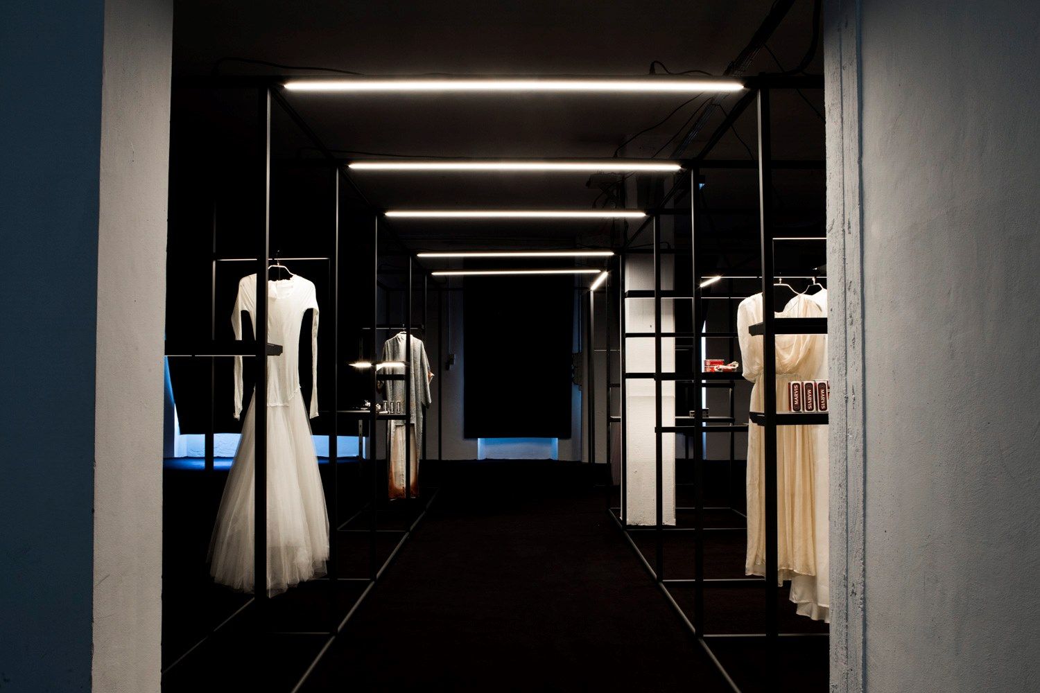 Modular retail display unit TONDOQUADRO By ALU