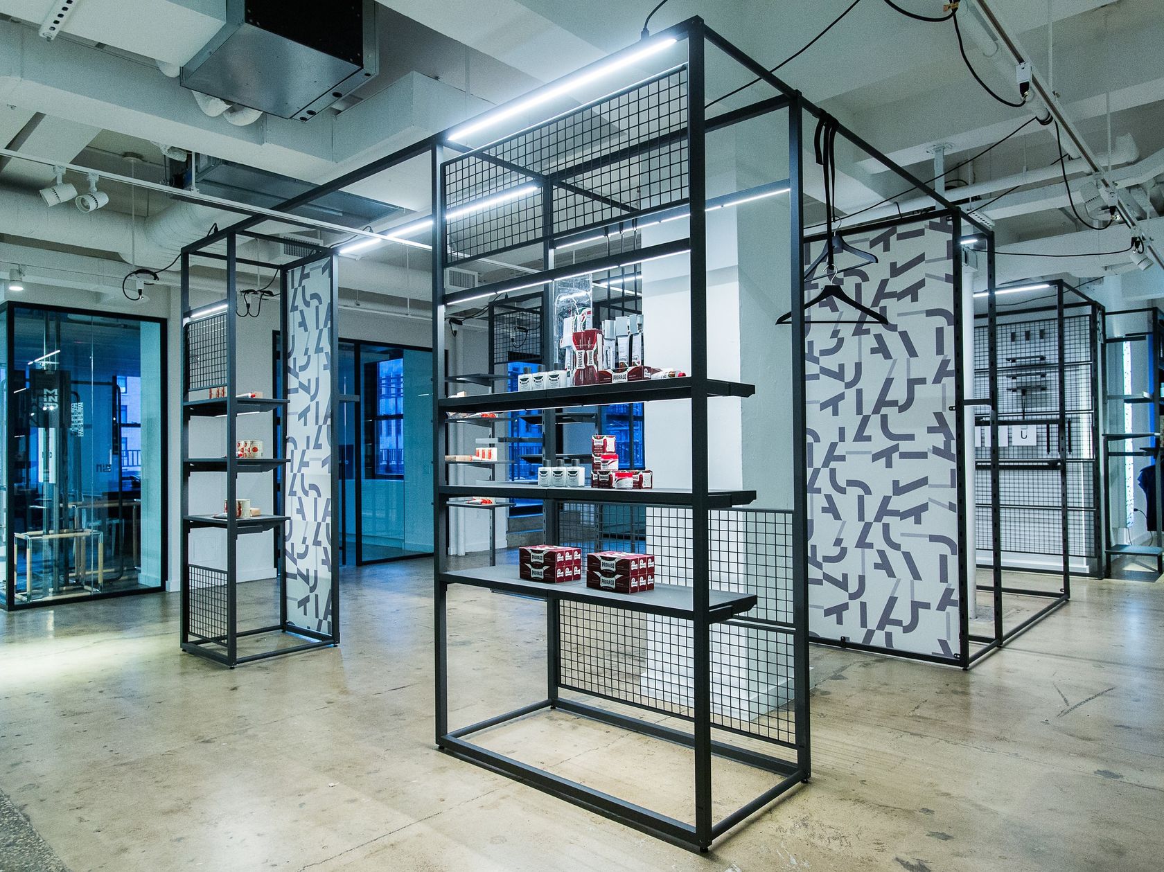 Modular retail display unit TONDOQUADRO By ALU