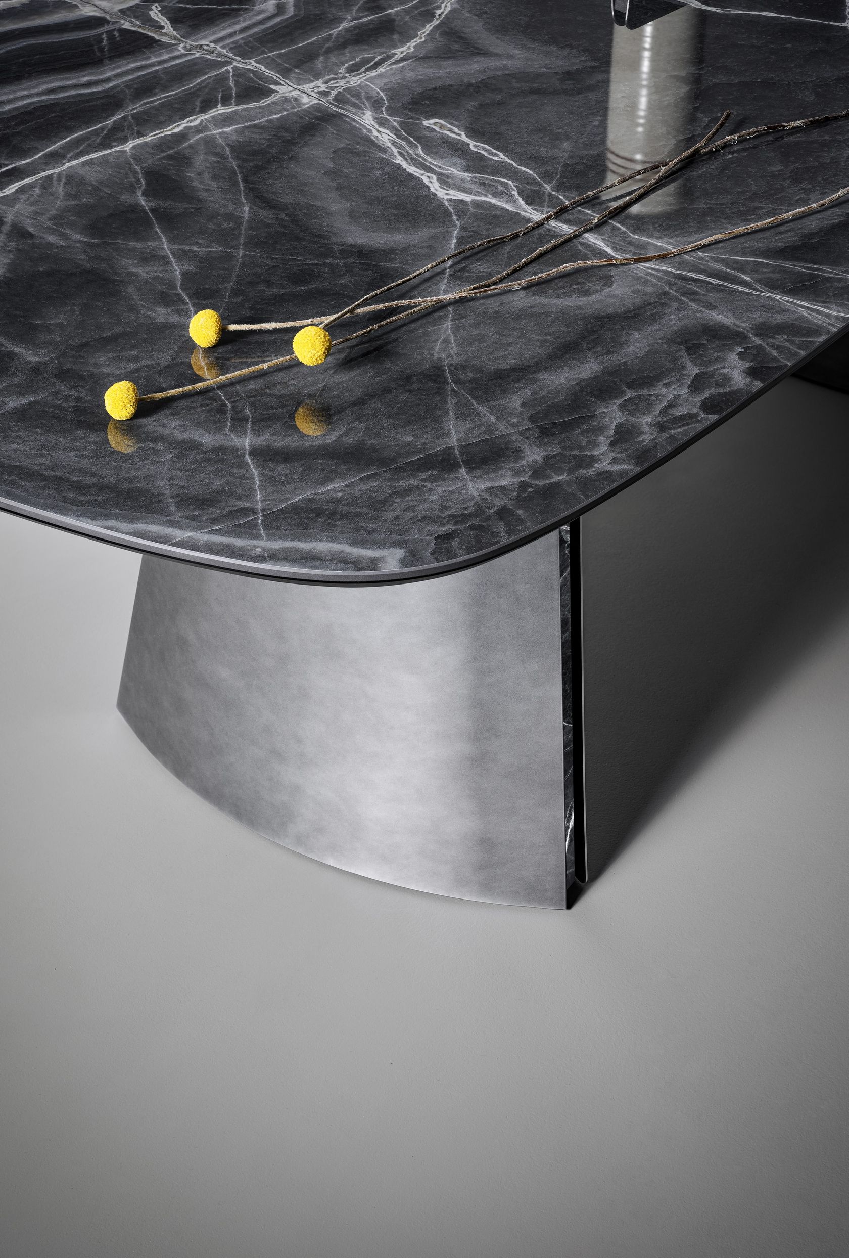 TORII | Barrel-shaped table By Bonaldo design Marconato & Zappa ...