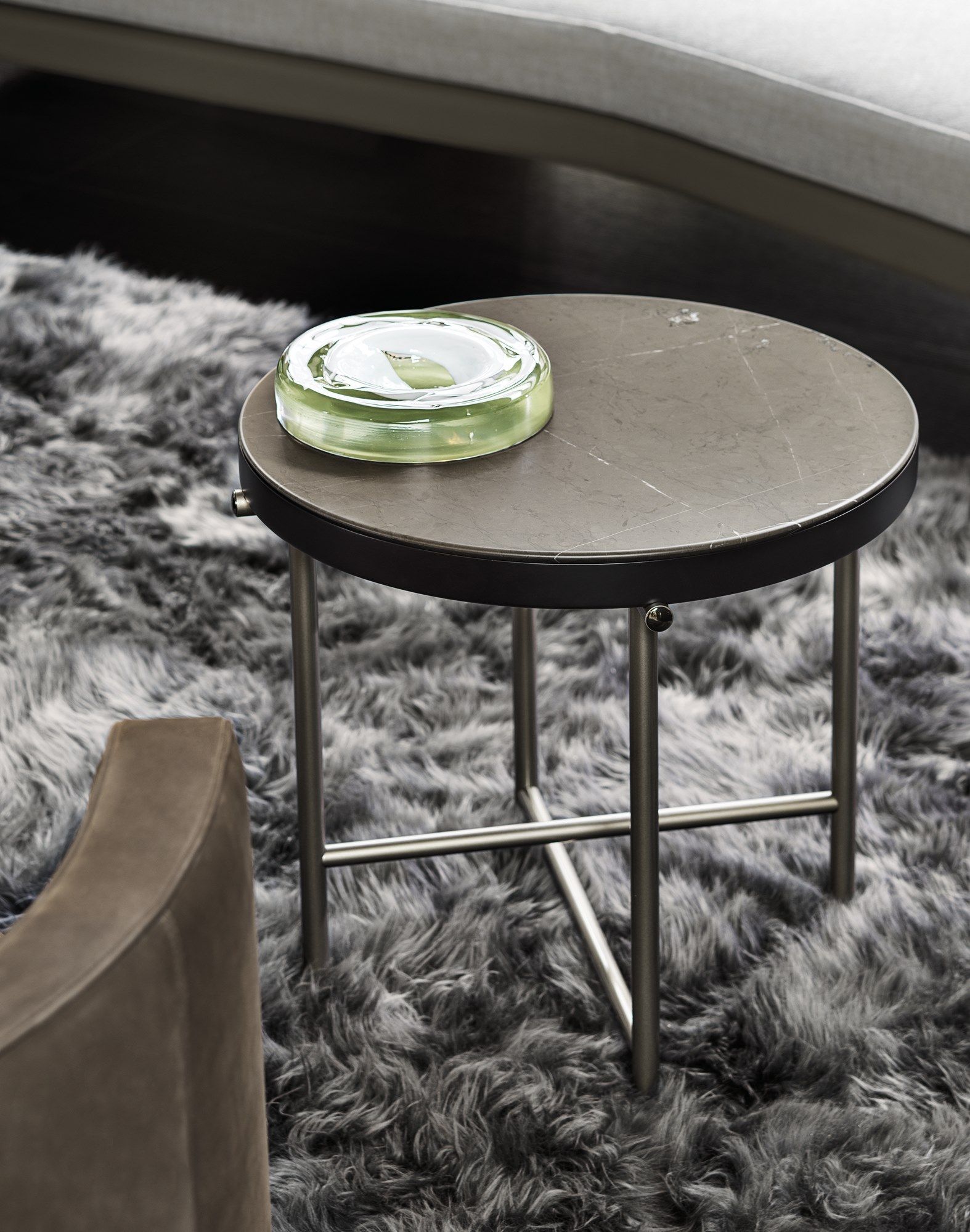 TORII Round coffee table for living room By Minotti | design Nendo