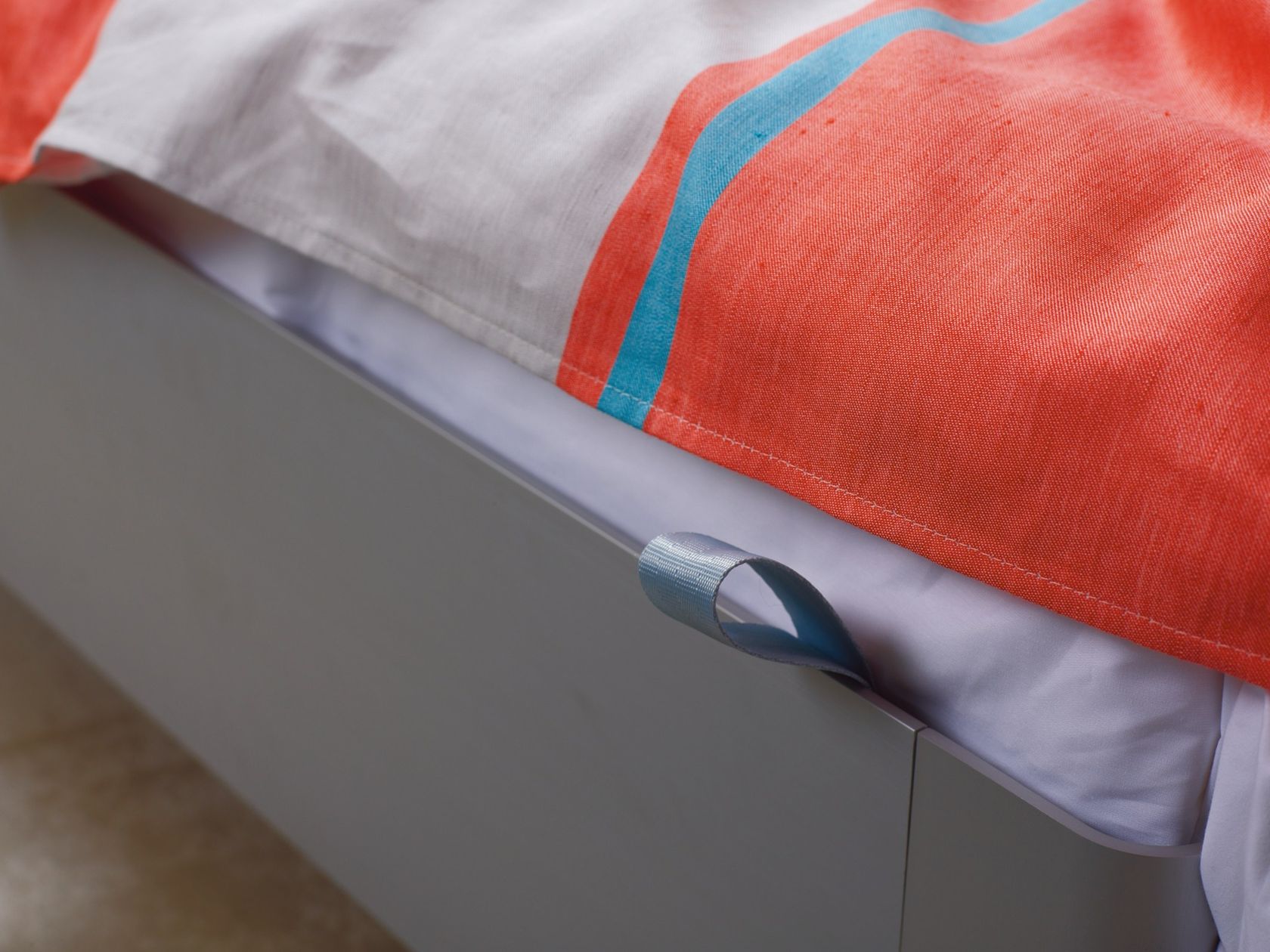 TORO Stackable aluminium bed By MORE | design Gil Coste