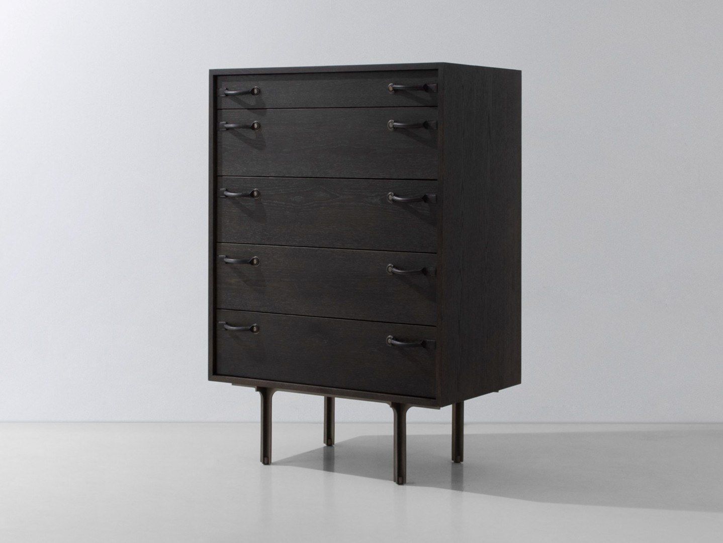 TOTE | Oak chest of drawers By District Eight