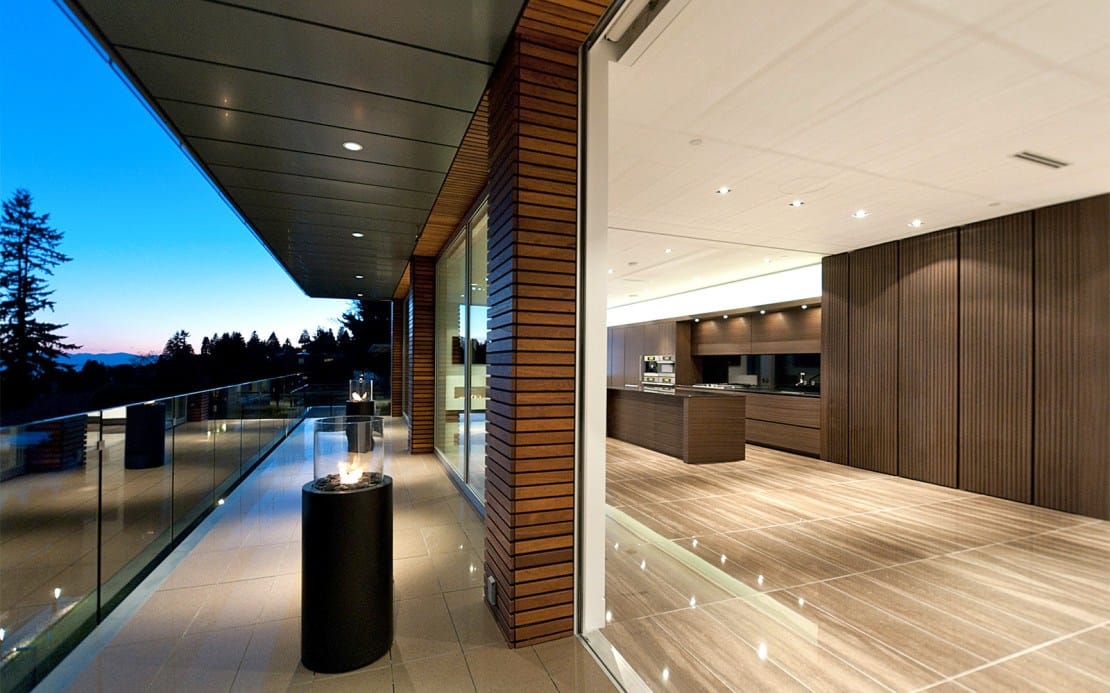 Cheminée extérieur sur pied TOTEM COMMERCE By Planika