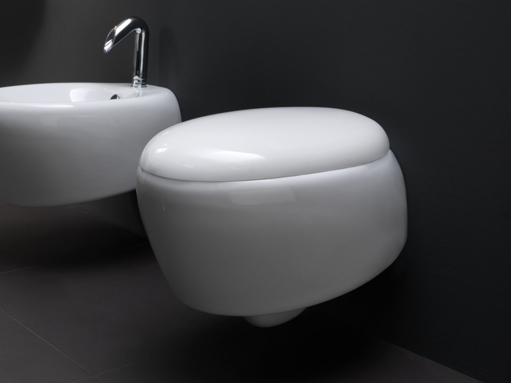 TOUCH | Wall-hung toilet By GSG Ceramic Design design Massimiliano Abati