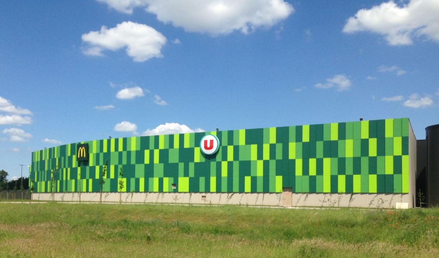 TRESPA® METEON® UNI COLOURS HPL Panel for facade By TRESPA INTERNATIONAL