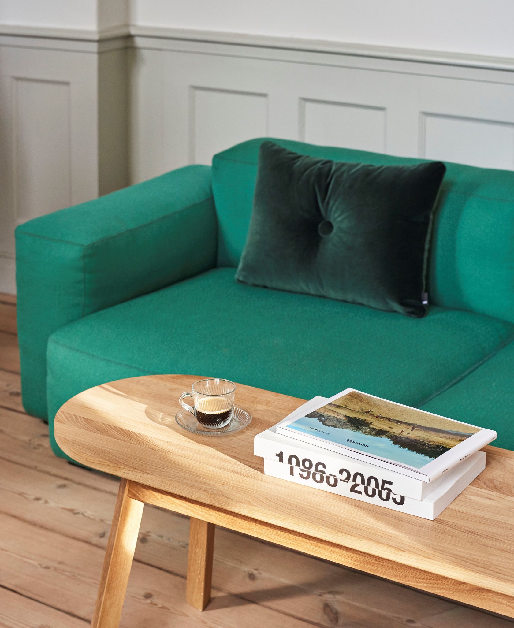 TRIANGLE LEG Oak bench By Hay | design Jones Neville