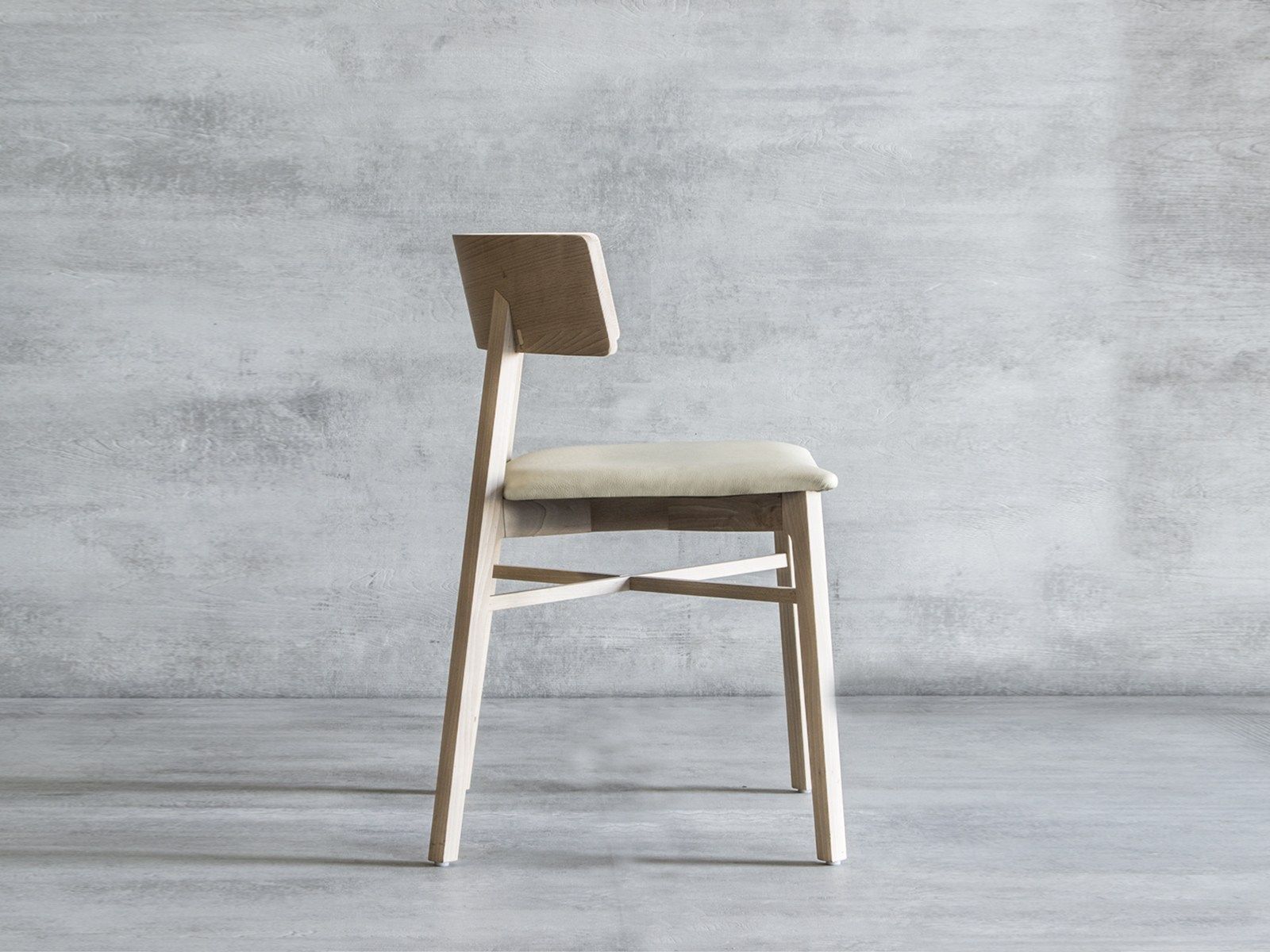 Solid wood chair TRIANGOLO By Tonon design Peter Maly