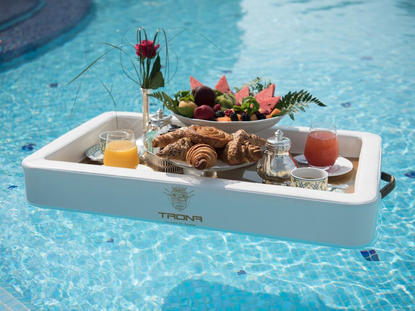 Floating Pool Lounges | Loungers, armchairs and side tables | Archiproducts