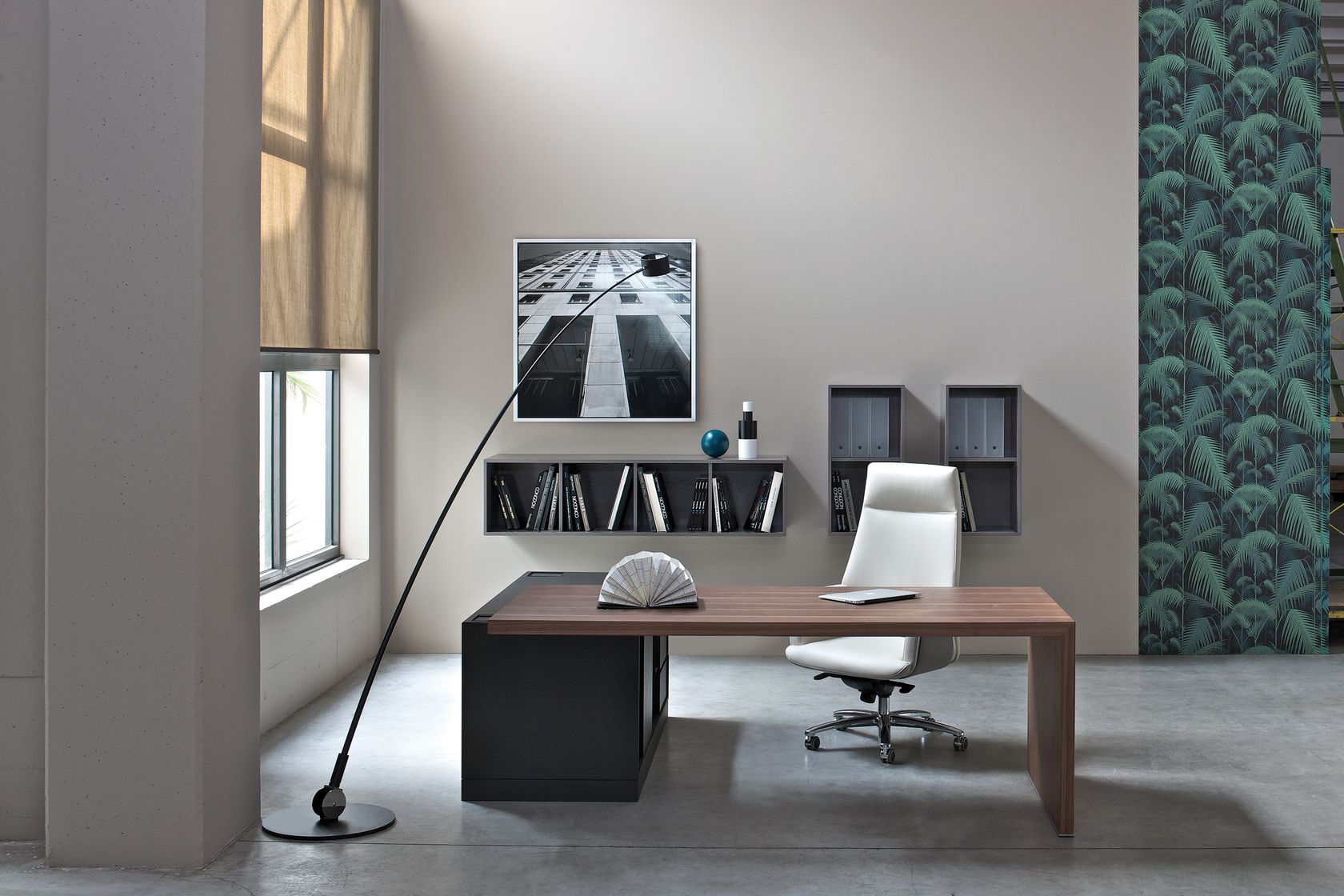 TUA Swivel leather executive chair By ESTEL GROUP | design Josep Lluscà