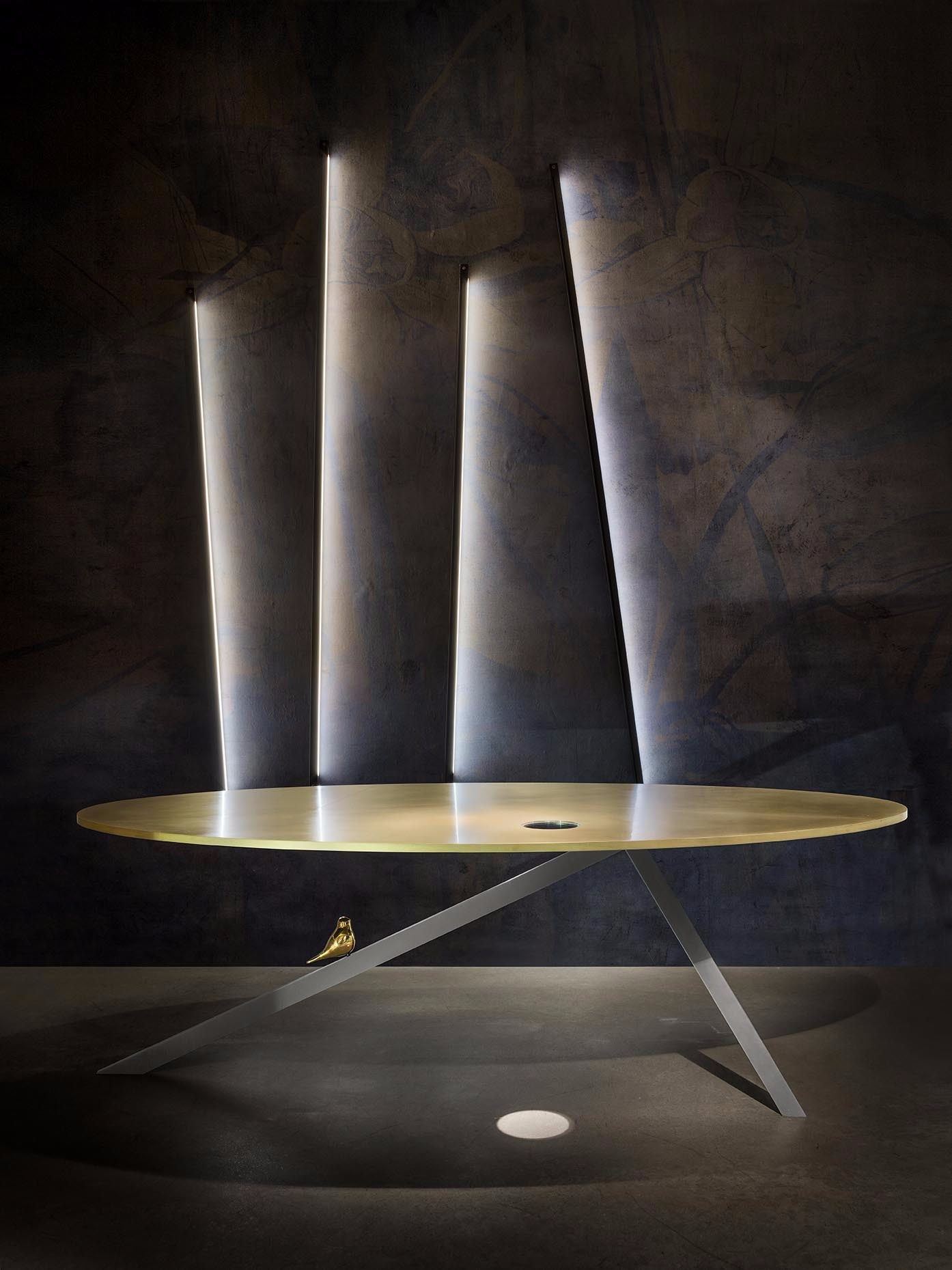 Oval metal dining table TWITTY By da a design Angeletti Ruzza Design