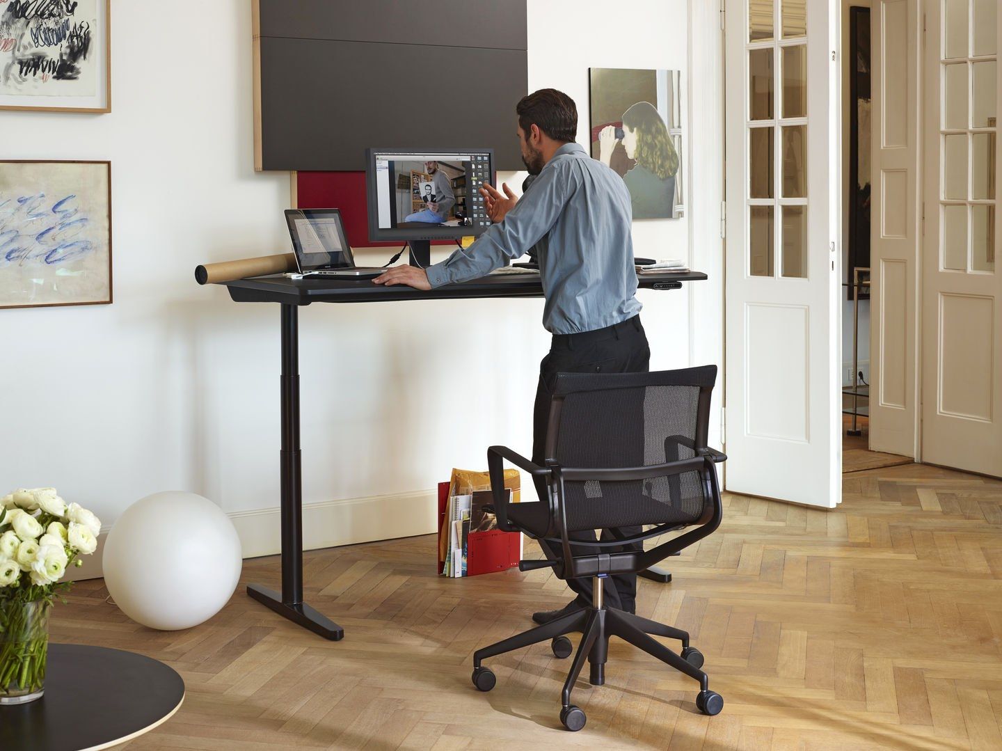 TYDE 2 Height-adjustable office desk with electric motion By Vitra ...