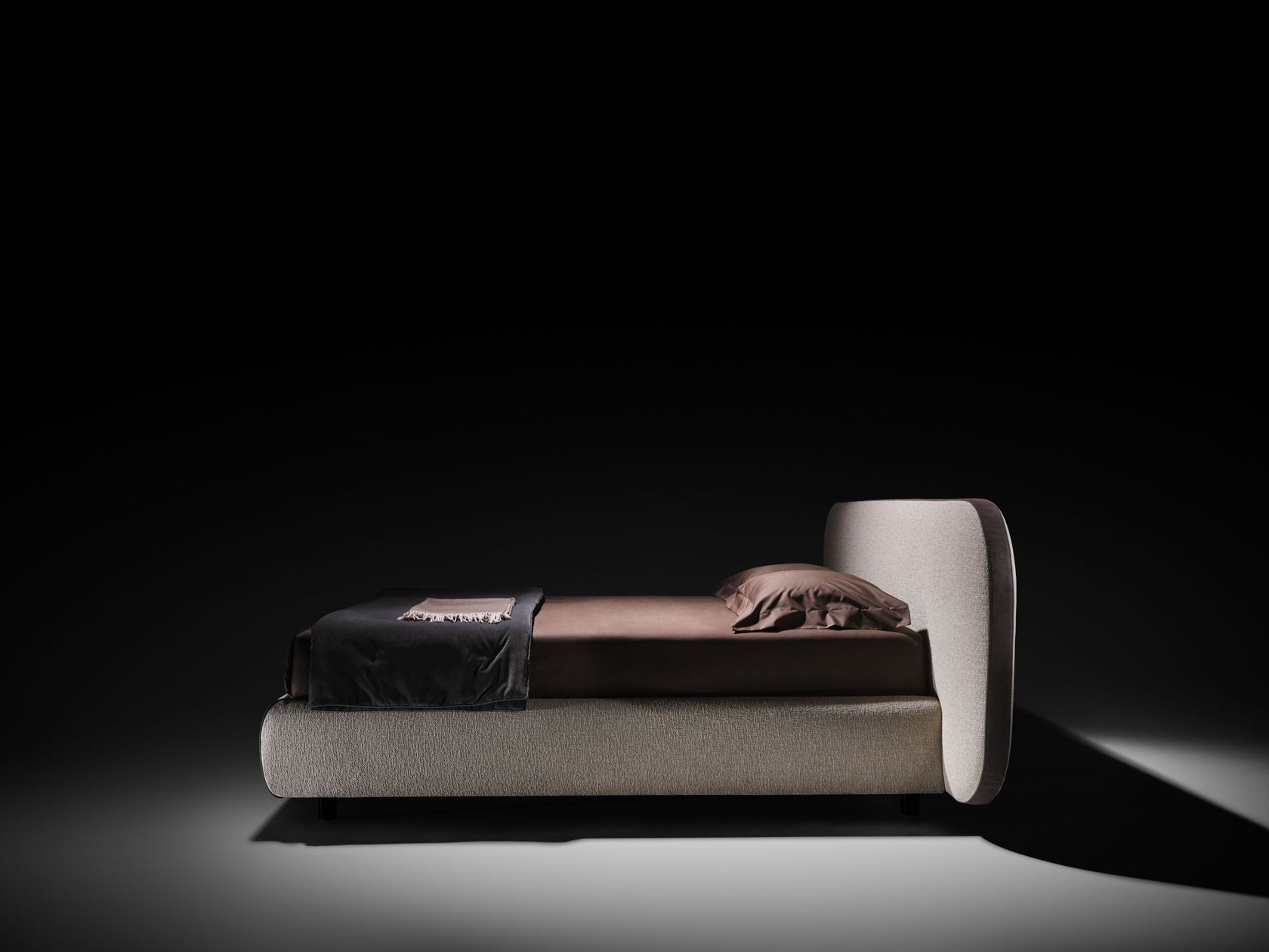 B-CURVE Bed By Twils