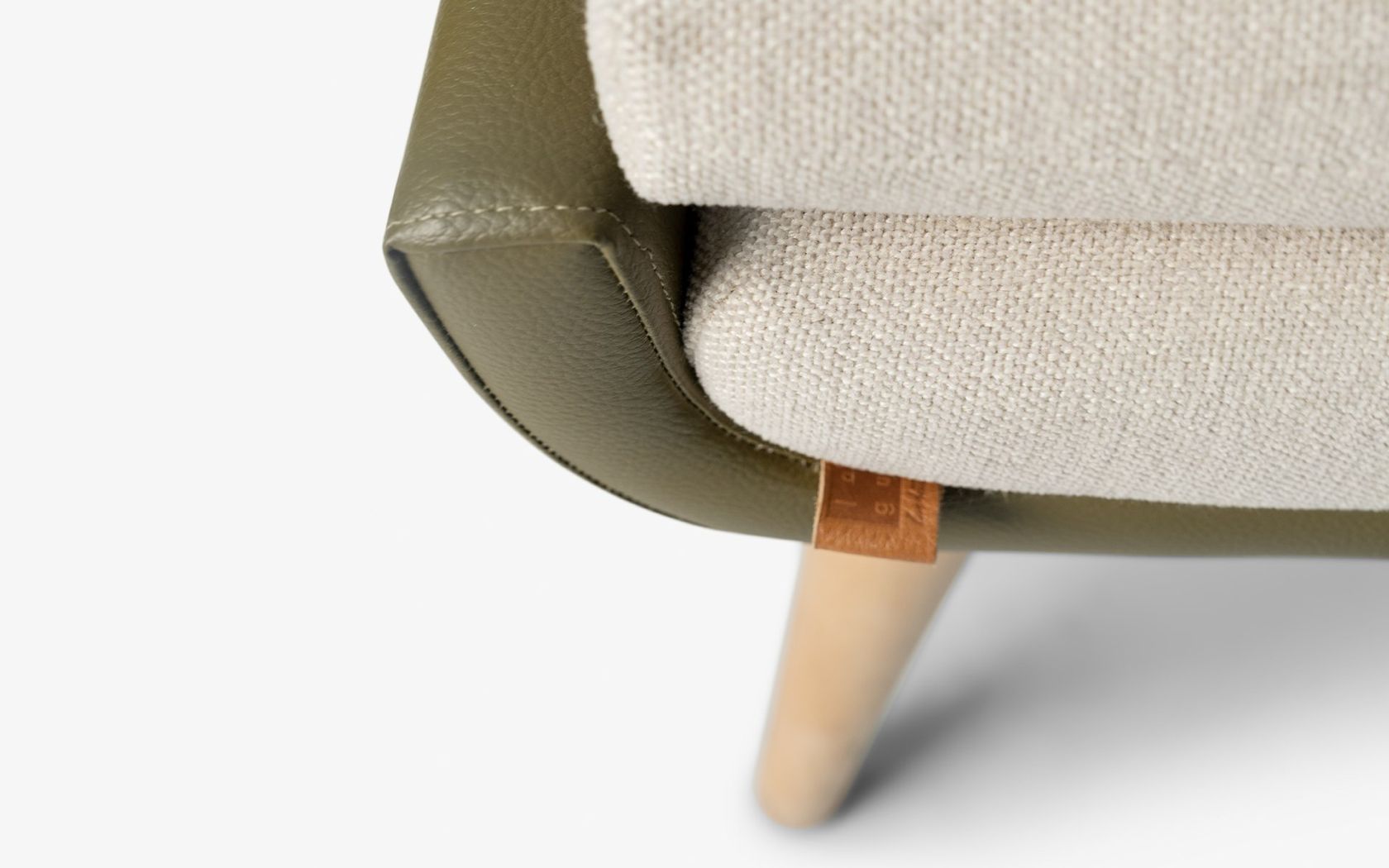 UP | Bench By LAGU