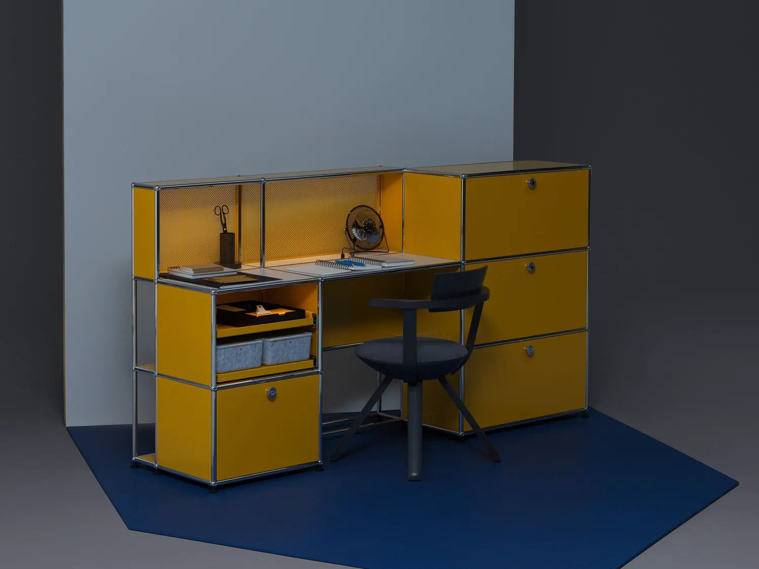 USM HALLER E Sectional office desk with drawers By USM