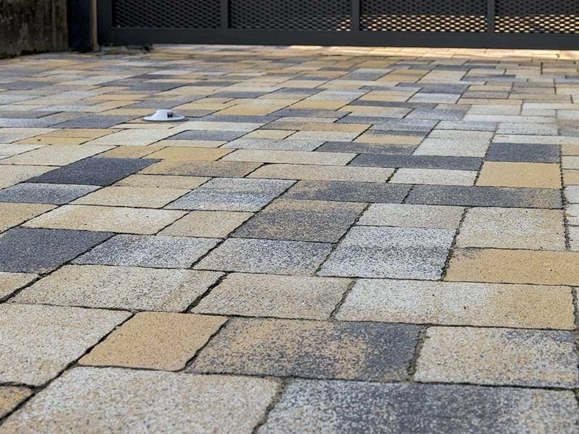 Pavé autobloquant en béton V8-V10 By FERRARI BK