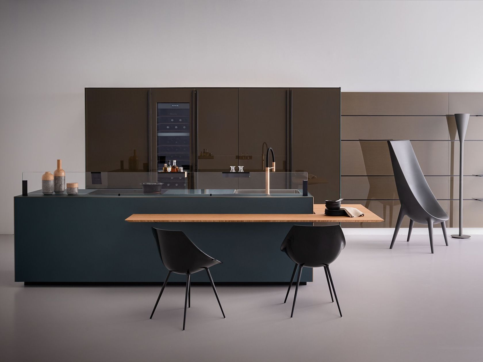 ARTEMATICA SOFT OUTLINE Glass fitted kitchen By VALCUCINE | design ...