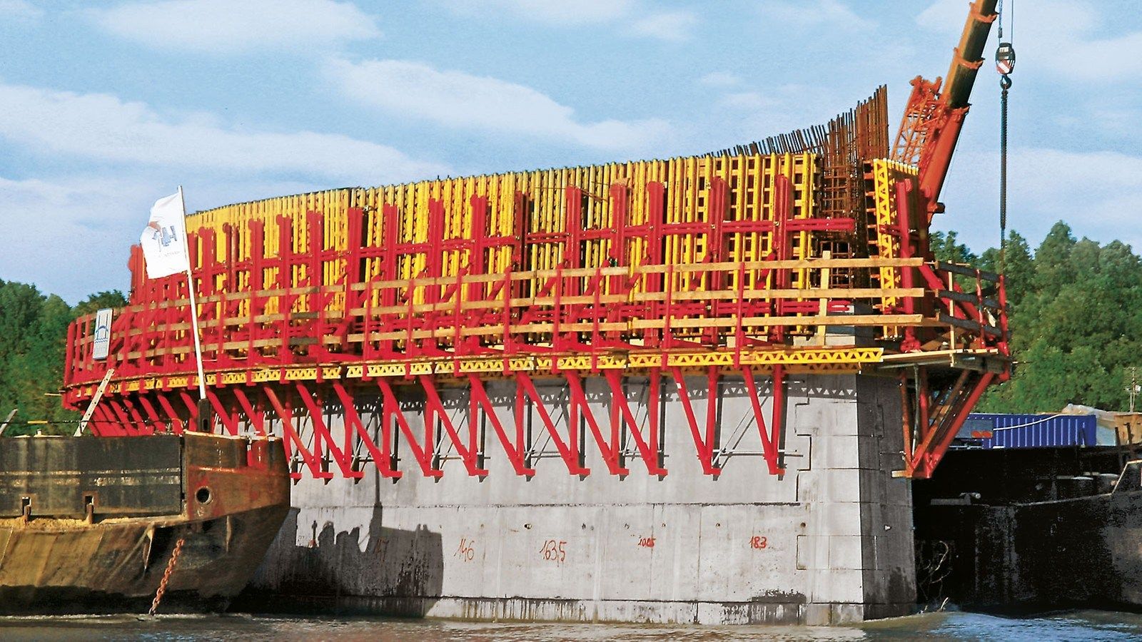VARIO GT 24 Formwork system for load-bearing wall By PERI