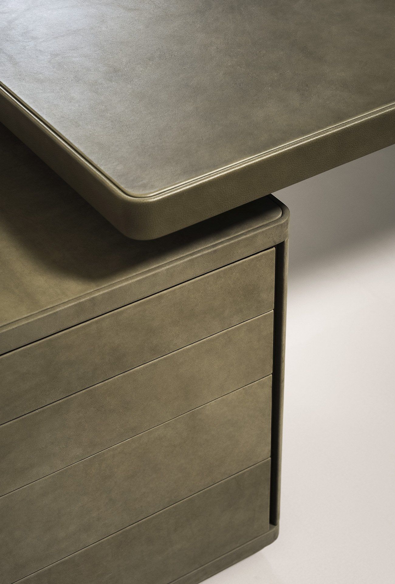 VERBA VOLANT SLIM Office desk By BAXTER | design Roberto Lazzeroni