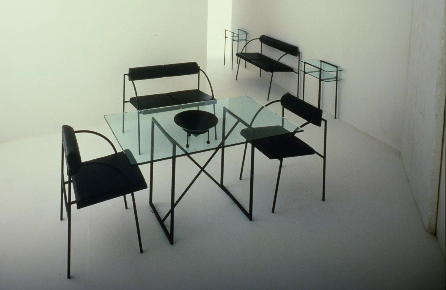 VIENNA Rectangular glass and steel table By OMK