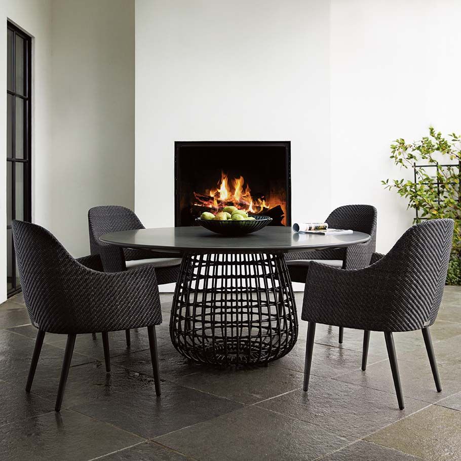 VINO | Dining table By JANUS et Cie design Janice Feldman