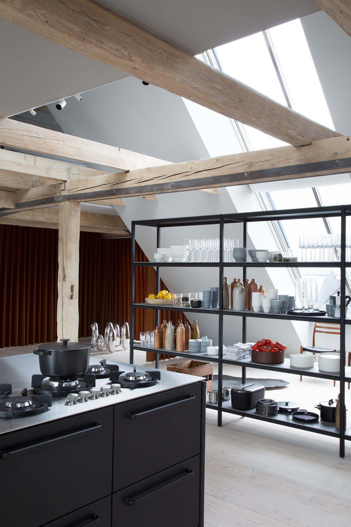 VIPP475 Open freestanding double-sided powder coated steel shelving ...