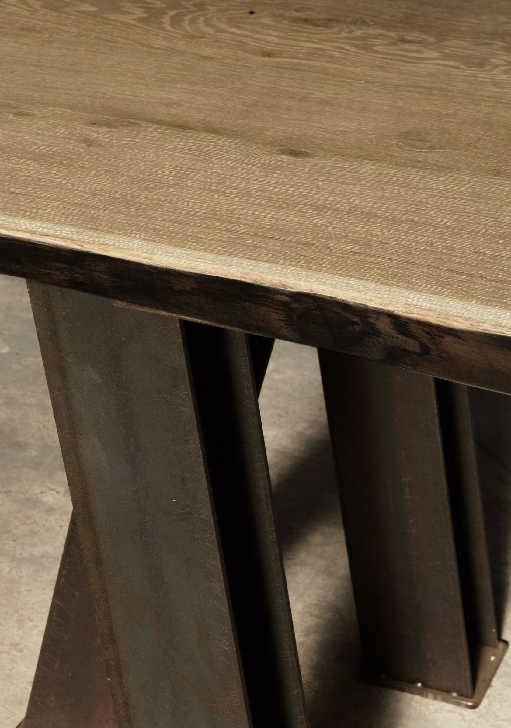 Custom oak table VIR MTM By Heerenhuis