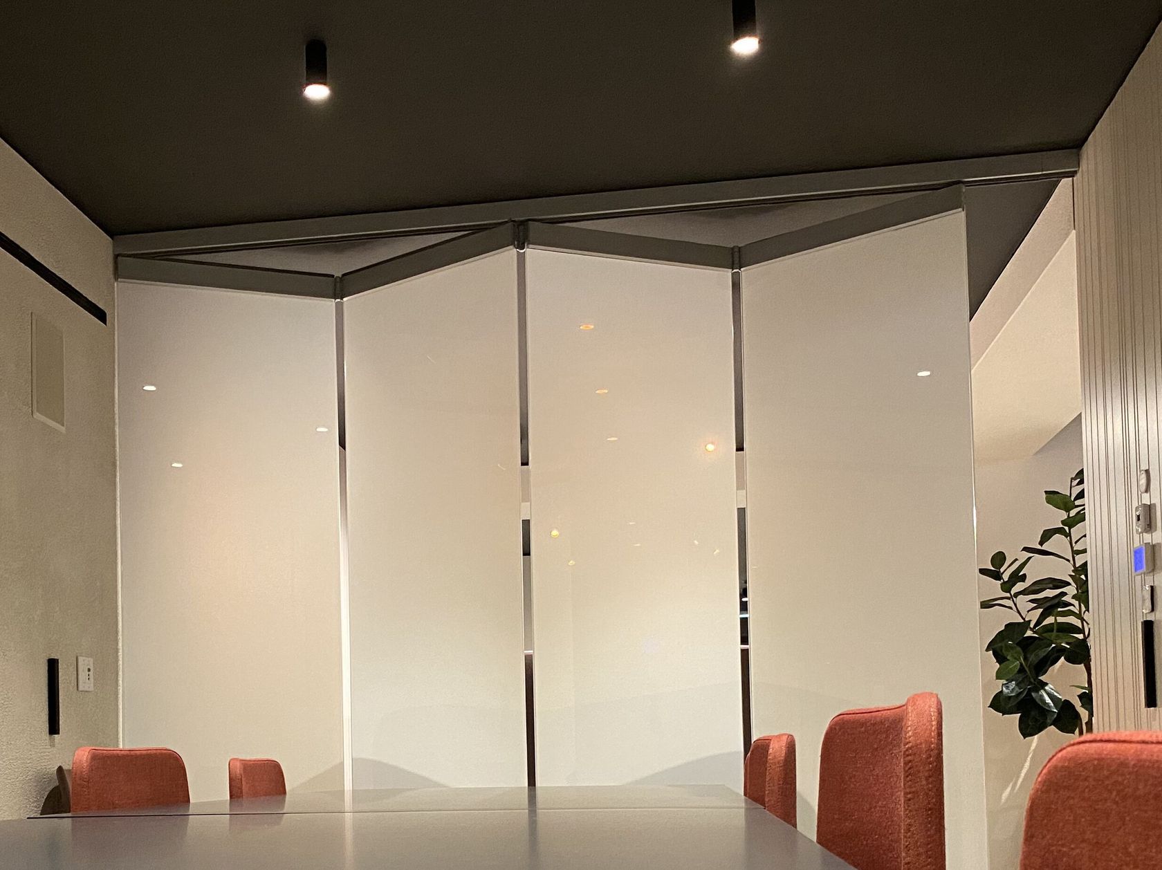 VK DESIGN - GLASS PARTITION WALLS Glass Partition wall with privacy ...
